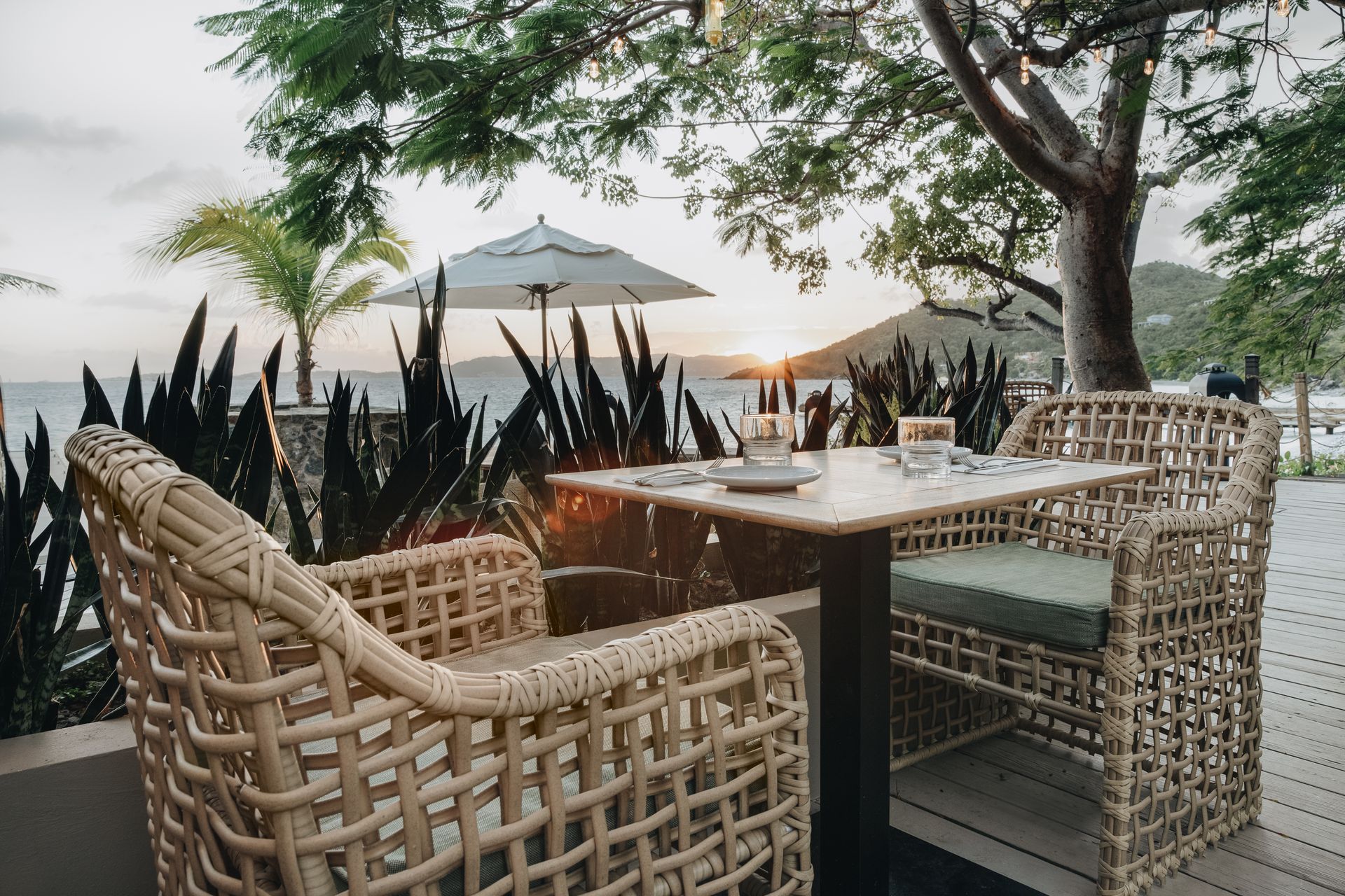 ISLAND HOPPING TO LOVANGO