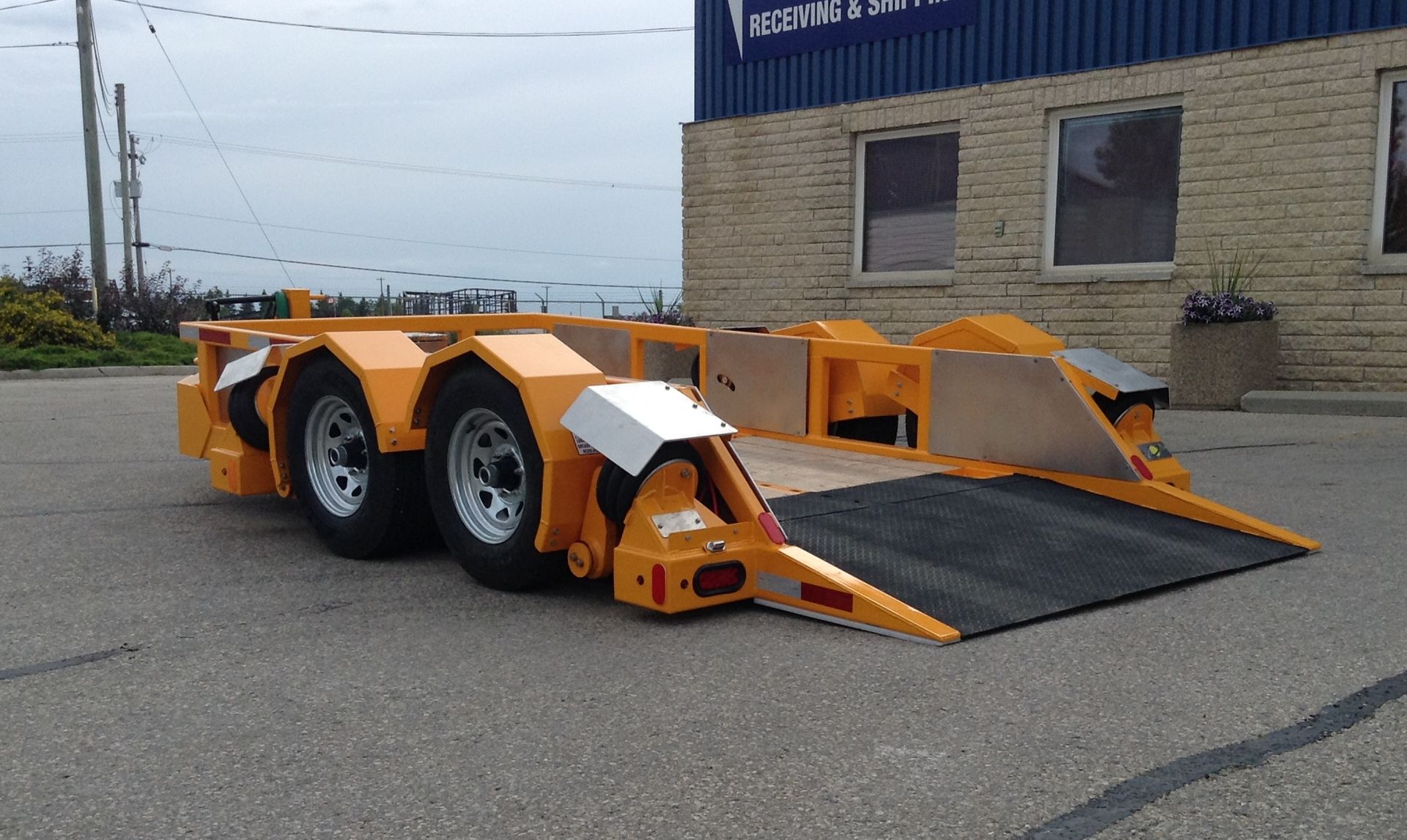 Hydraulic Tilt Trailers | Saturn Industries | Winnipeg