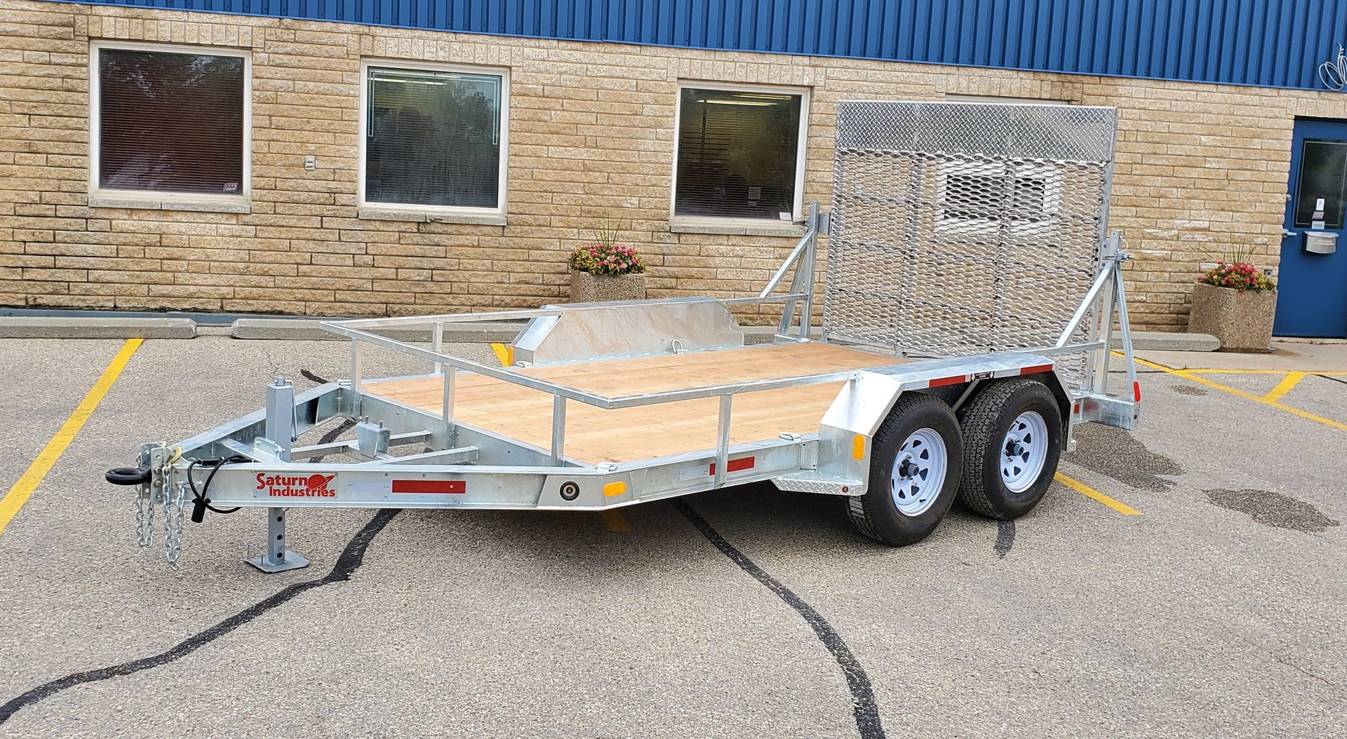 Deck Between Trailers | Saturn Industries | Winnipeg