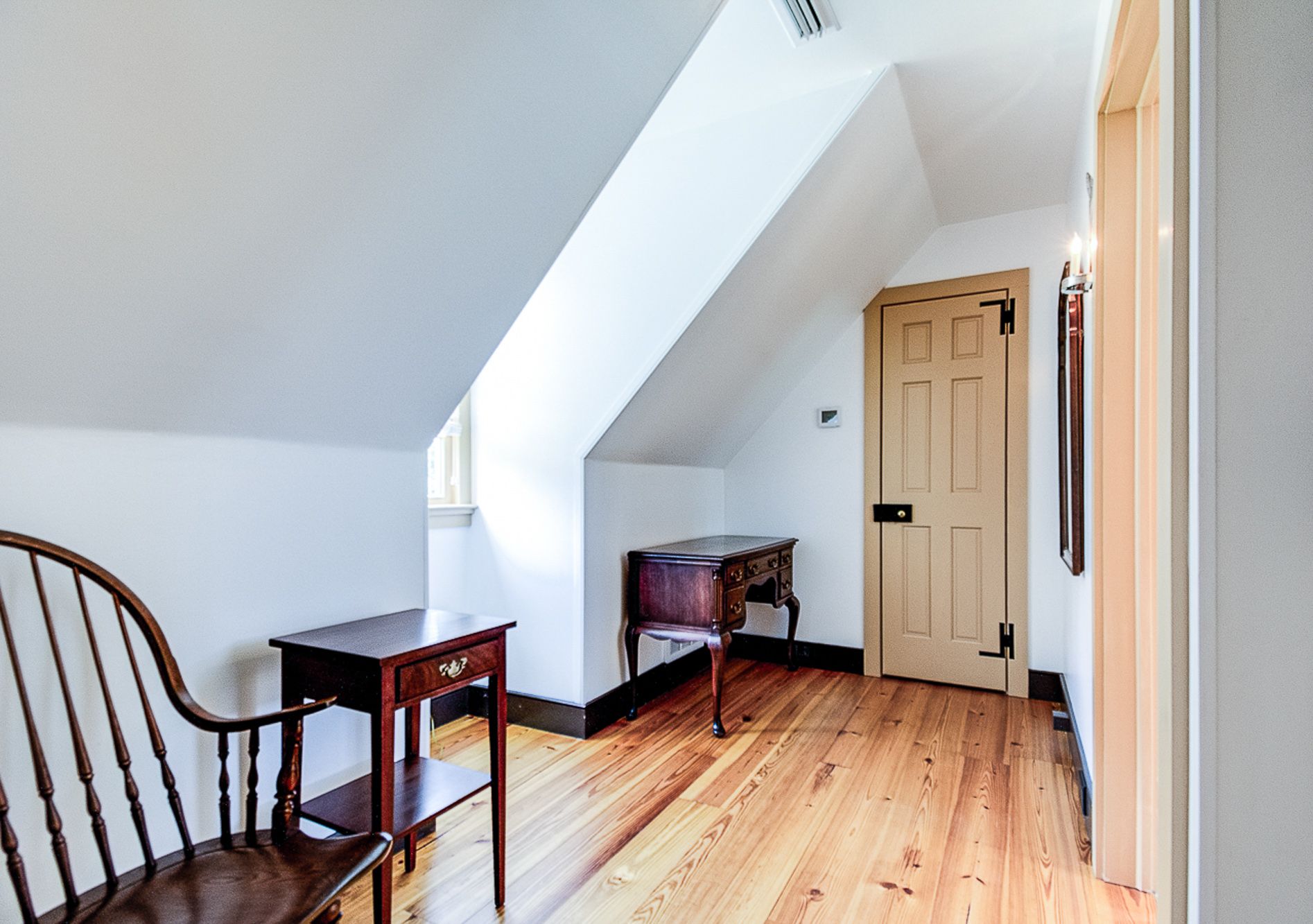 Details of the Tan Room for overnight stay.