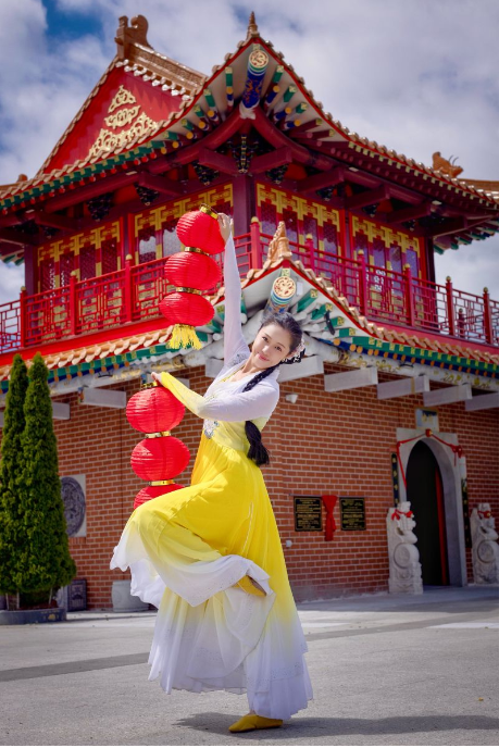 A Visual Journey: Exploring Chinese Dance Costumes and Props