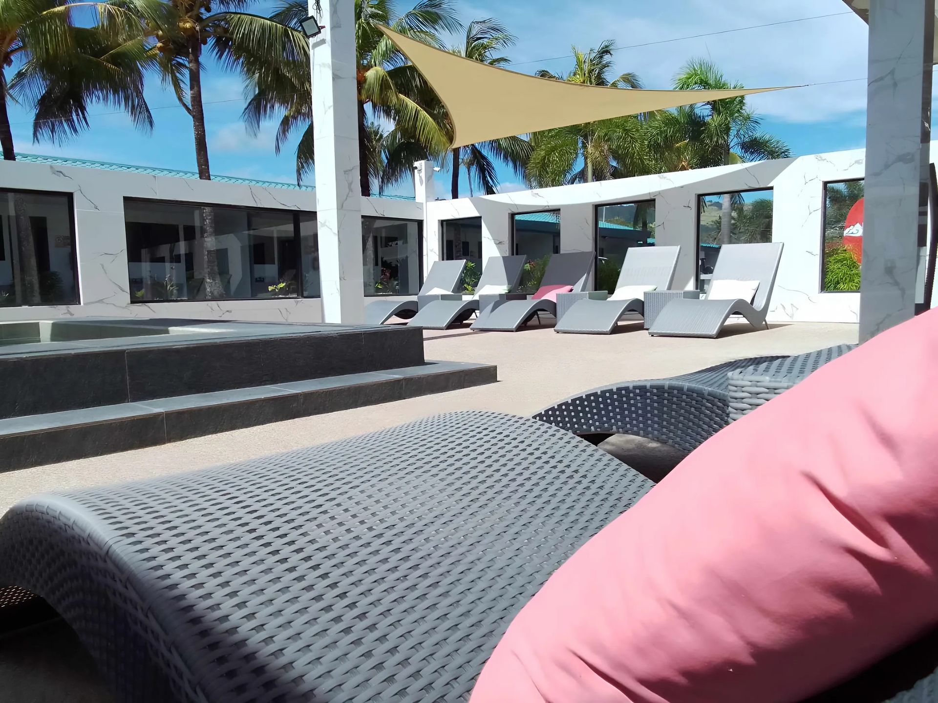 Dingalan Motel Features & FAQ | Cave Beach Resort