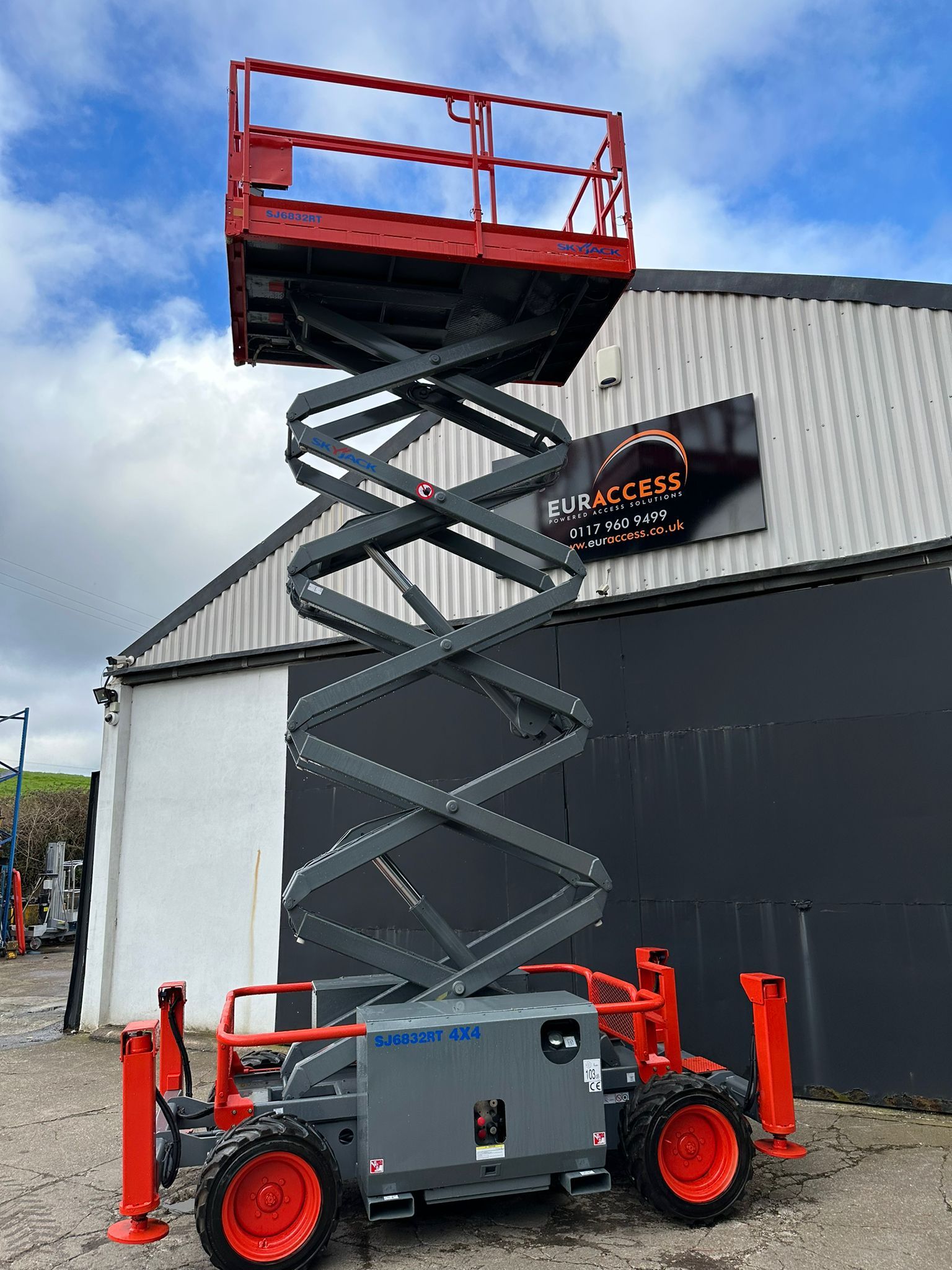 Gallery | Used Powered Access and Scissor Lift Machines at Euracess