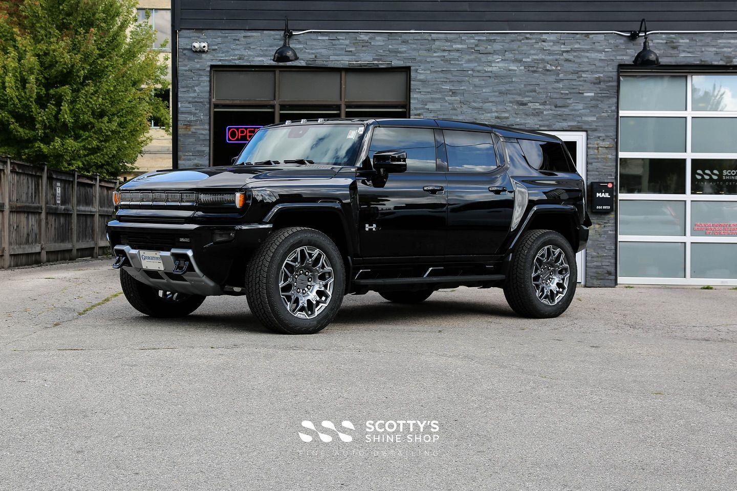 2024 GMC HUMMER EV SUV | Llumar Formula 1 Window Tint | London