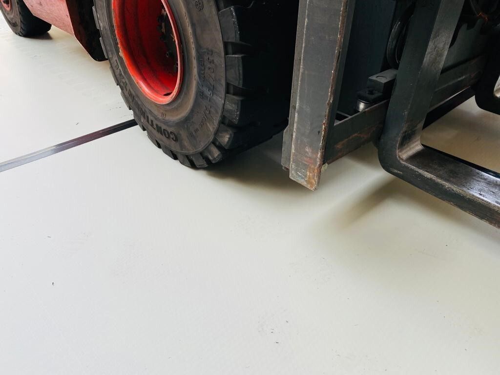 Using dust-free temporary surface boards for wood dust protection