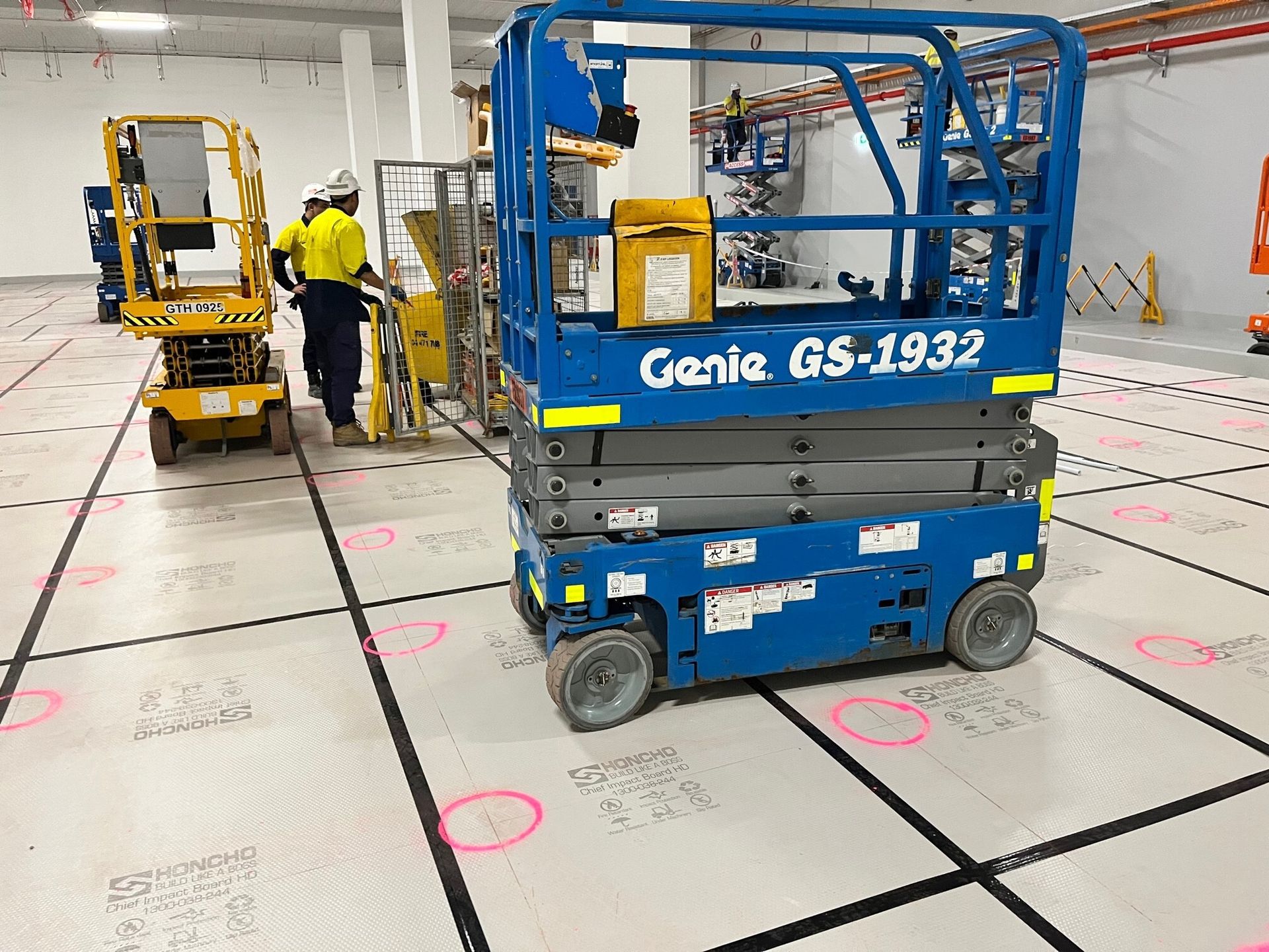 Using dust-free temporary surface boards for wood dust protection