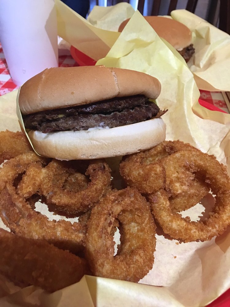 HOME [www.countryburgerhouseforney.com]