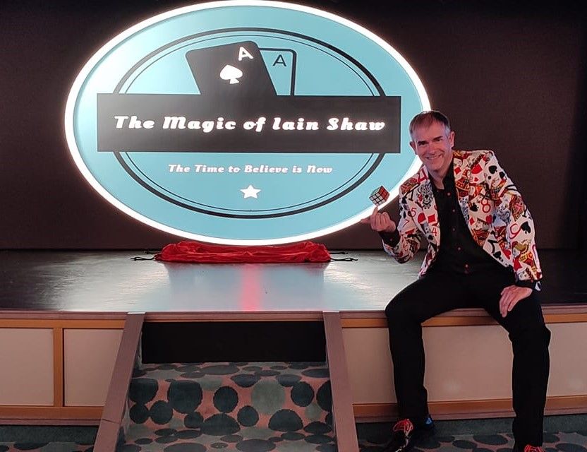 Comedy Cabaret Close-Up Magician - Cruise Ships, Weddings, Corporate