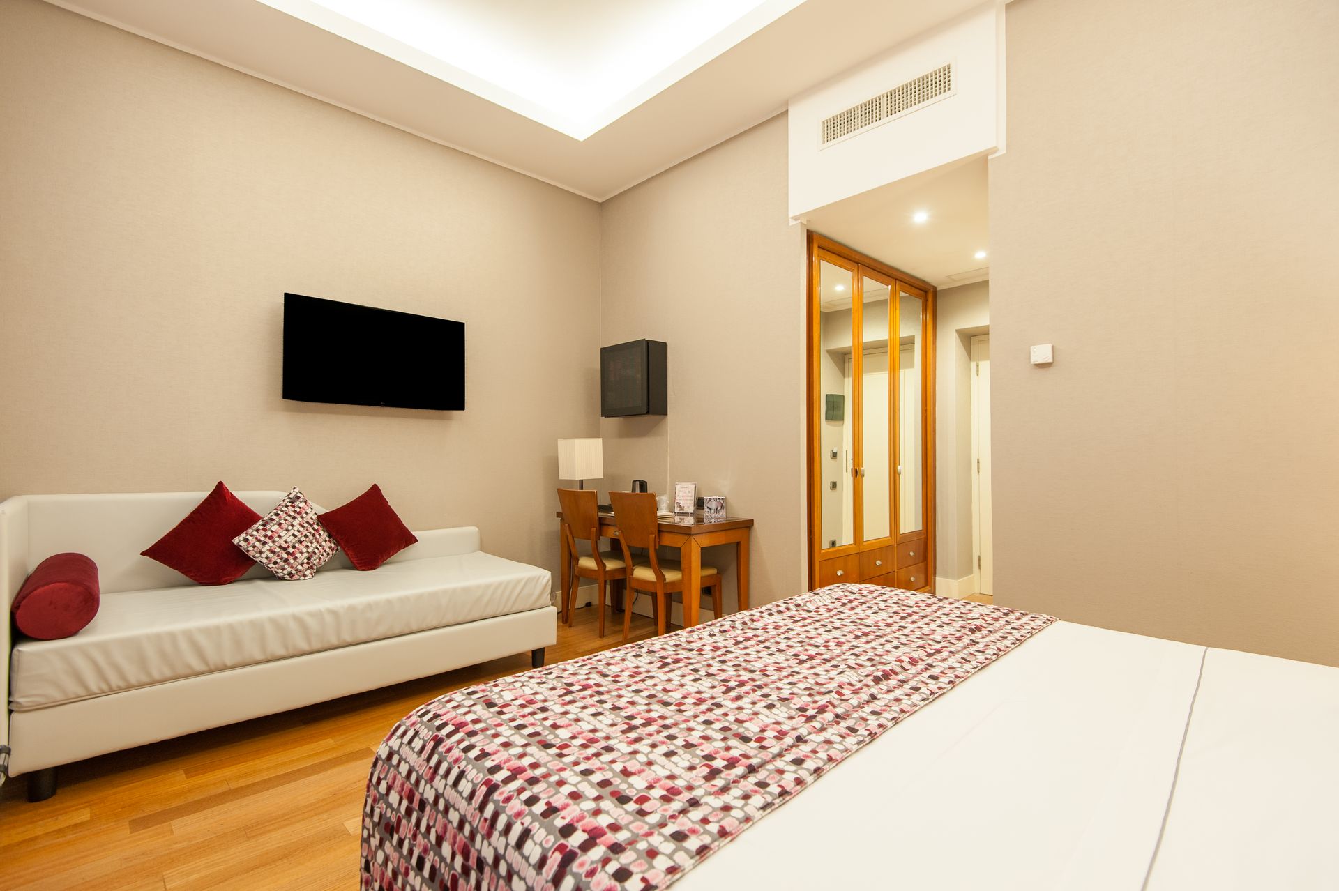 Hotel suites in central Rome | Rome | ReMarhotels Srl