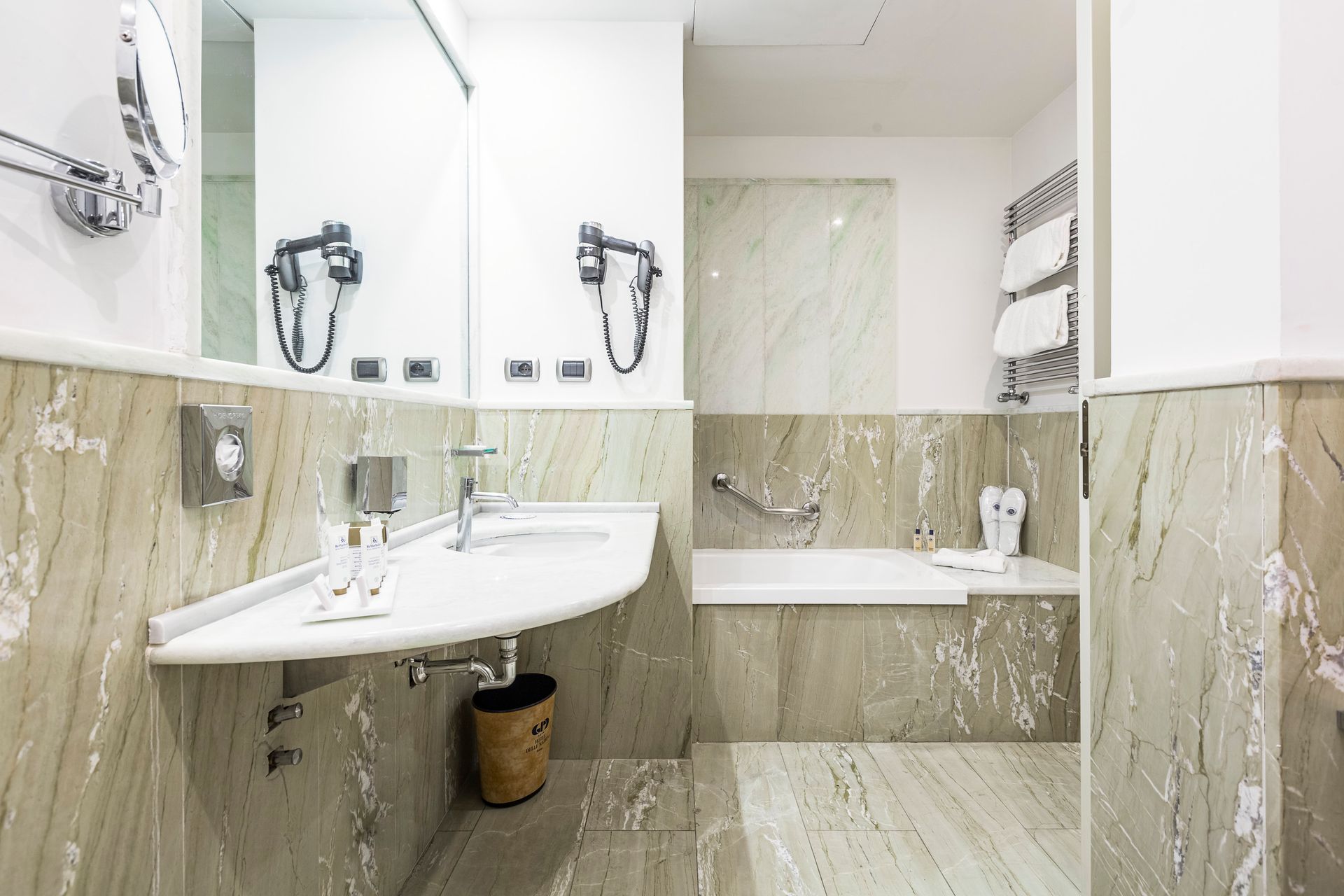 Hotel suites in central Rome | Rome | ReMarhotels Srl