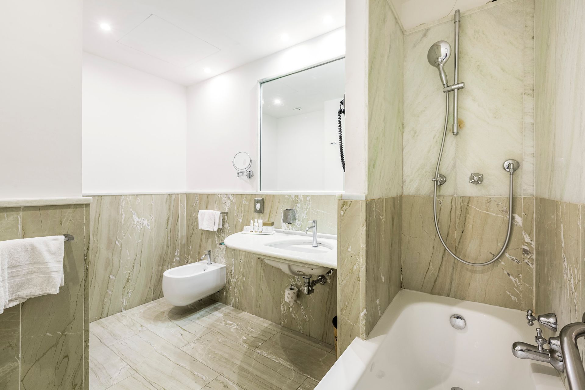 Hotel suites in central Rome | Rome | ReMarhotels Srl