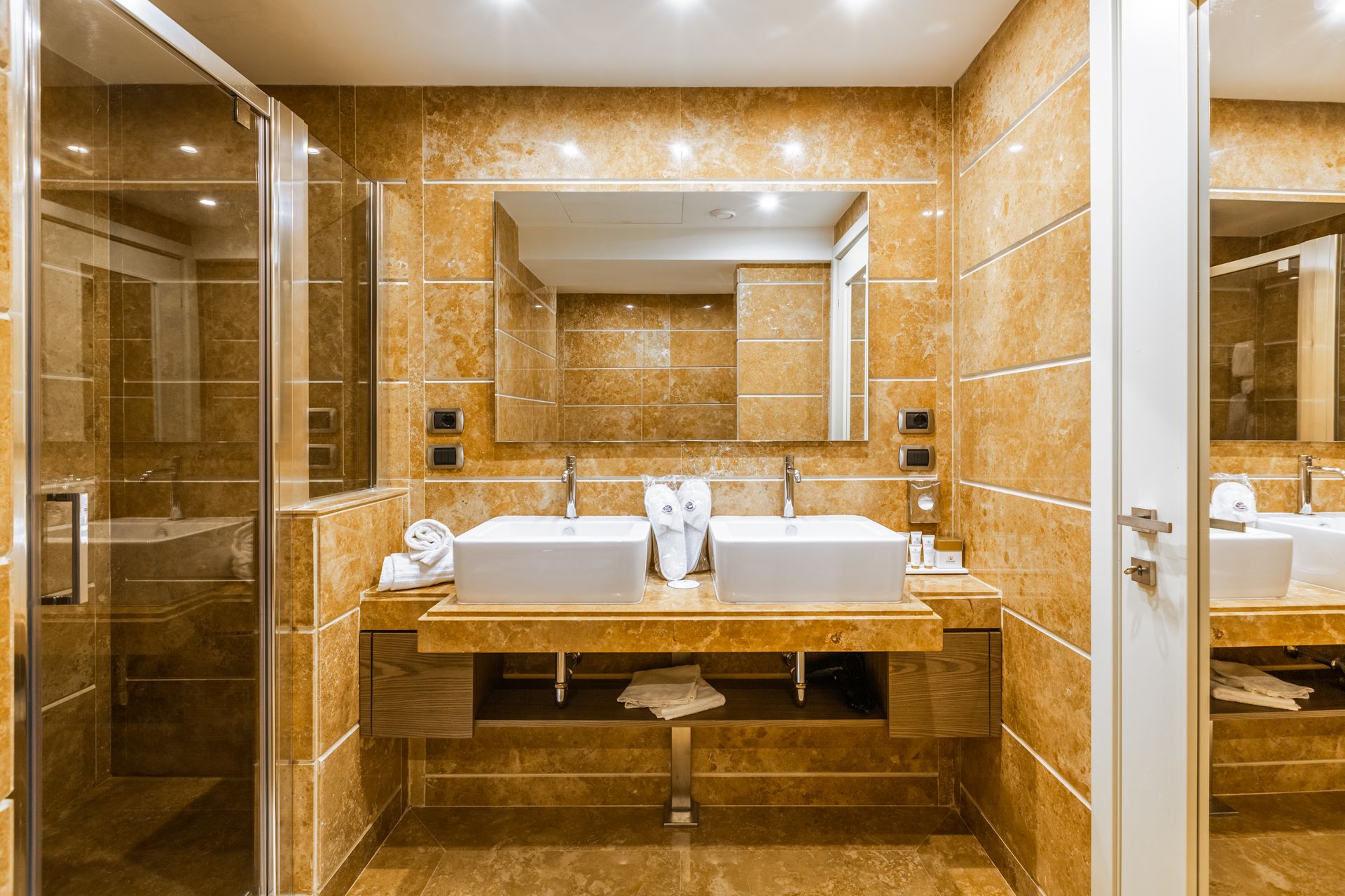 Hotel suites in central Rome | Rome | ReMarhotels Srl