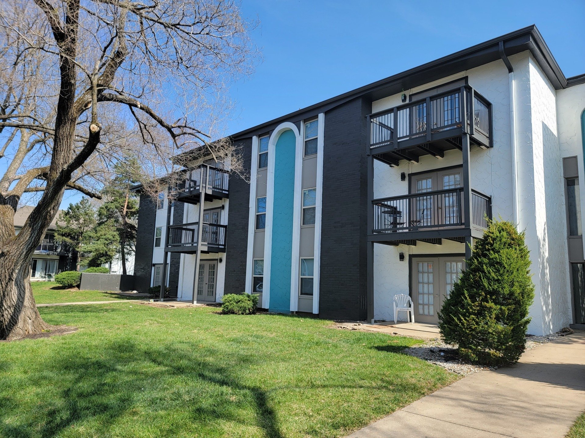 Gallery | The Onyx at 67 Apartments