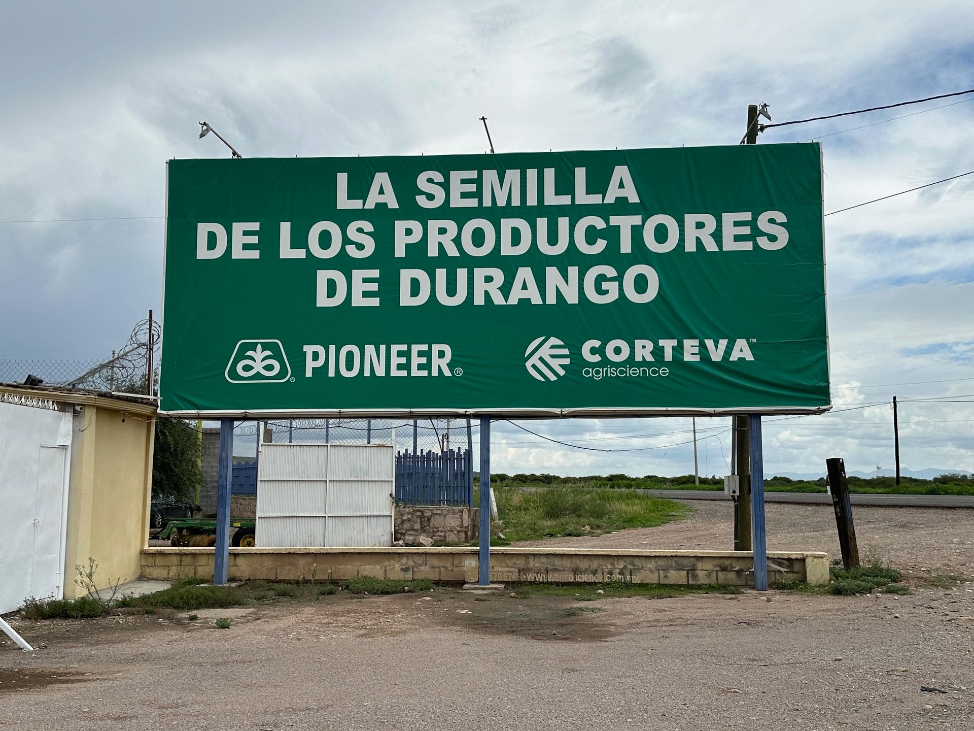 Servicios y comercialización de insumos agrícolas en Durango.