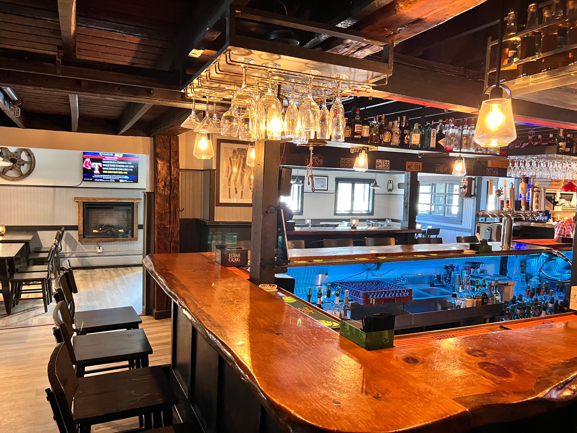 Off The Rails | PIZZA - CRAFT BEER - LIVE MUSIC