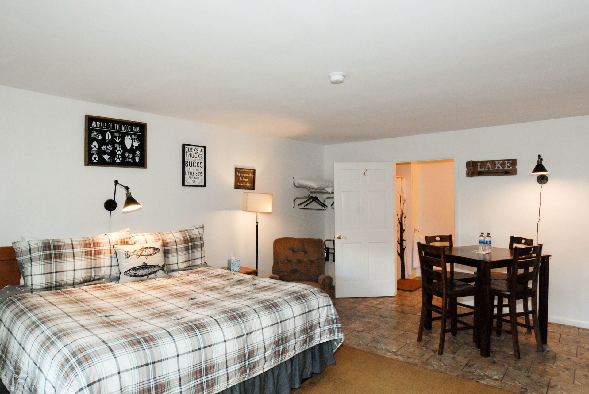 Maple Leaf Motel - Lodging Options