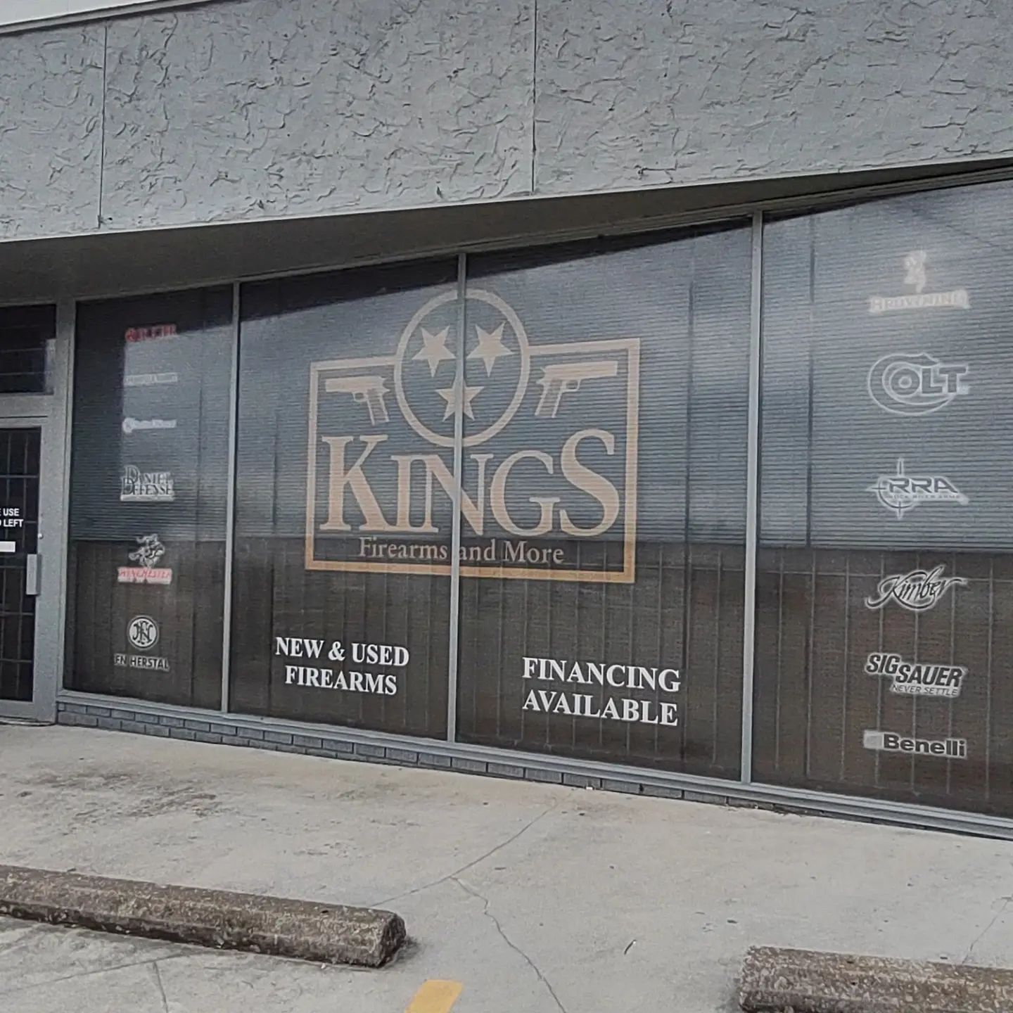 Storefronts Gallery | Columbia, TN | Vinyl Flag Signs & Graphics