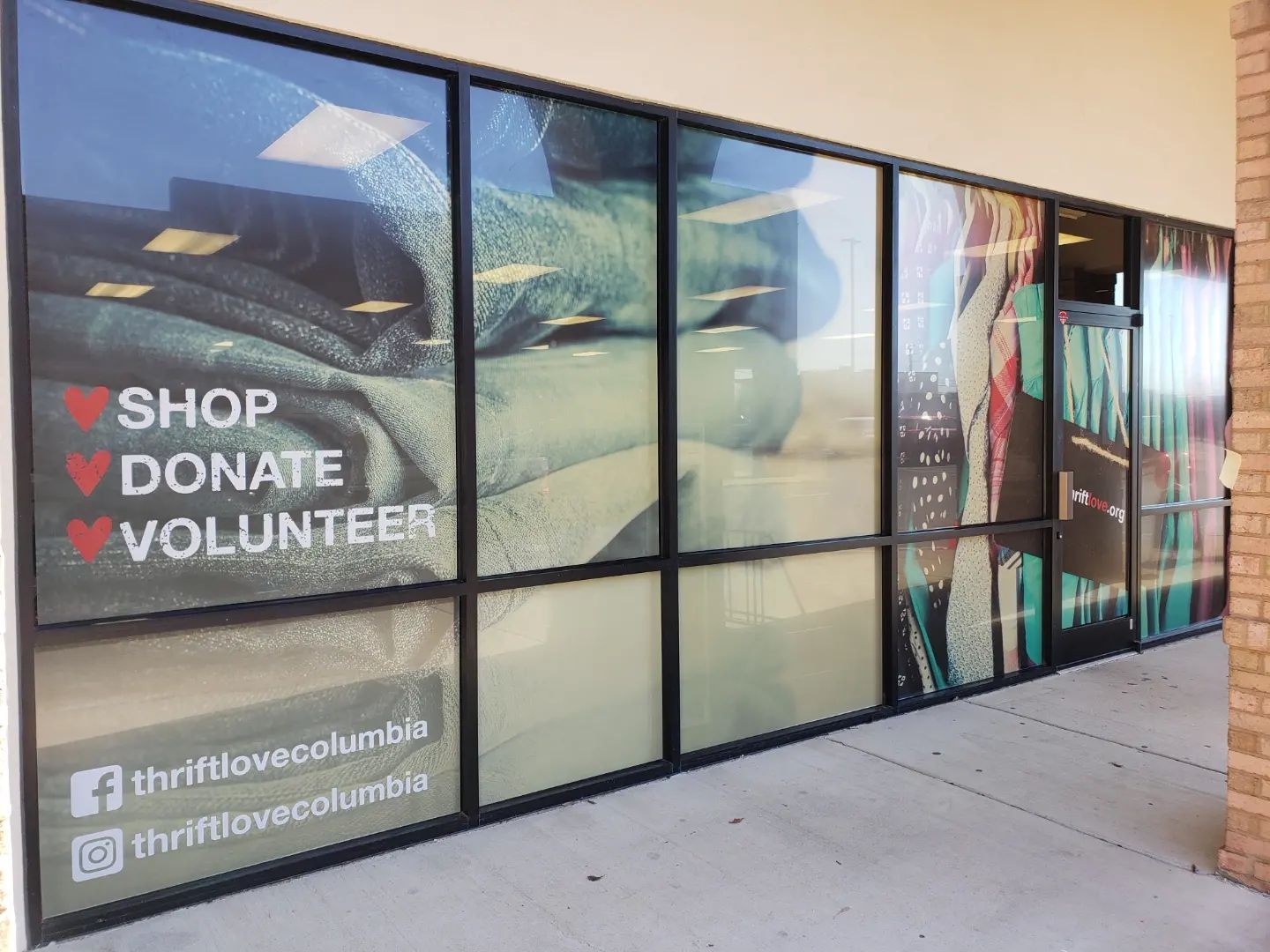 Storefronts Gallery | Columbia, TN | Vinyl Flag Signs & Graphics