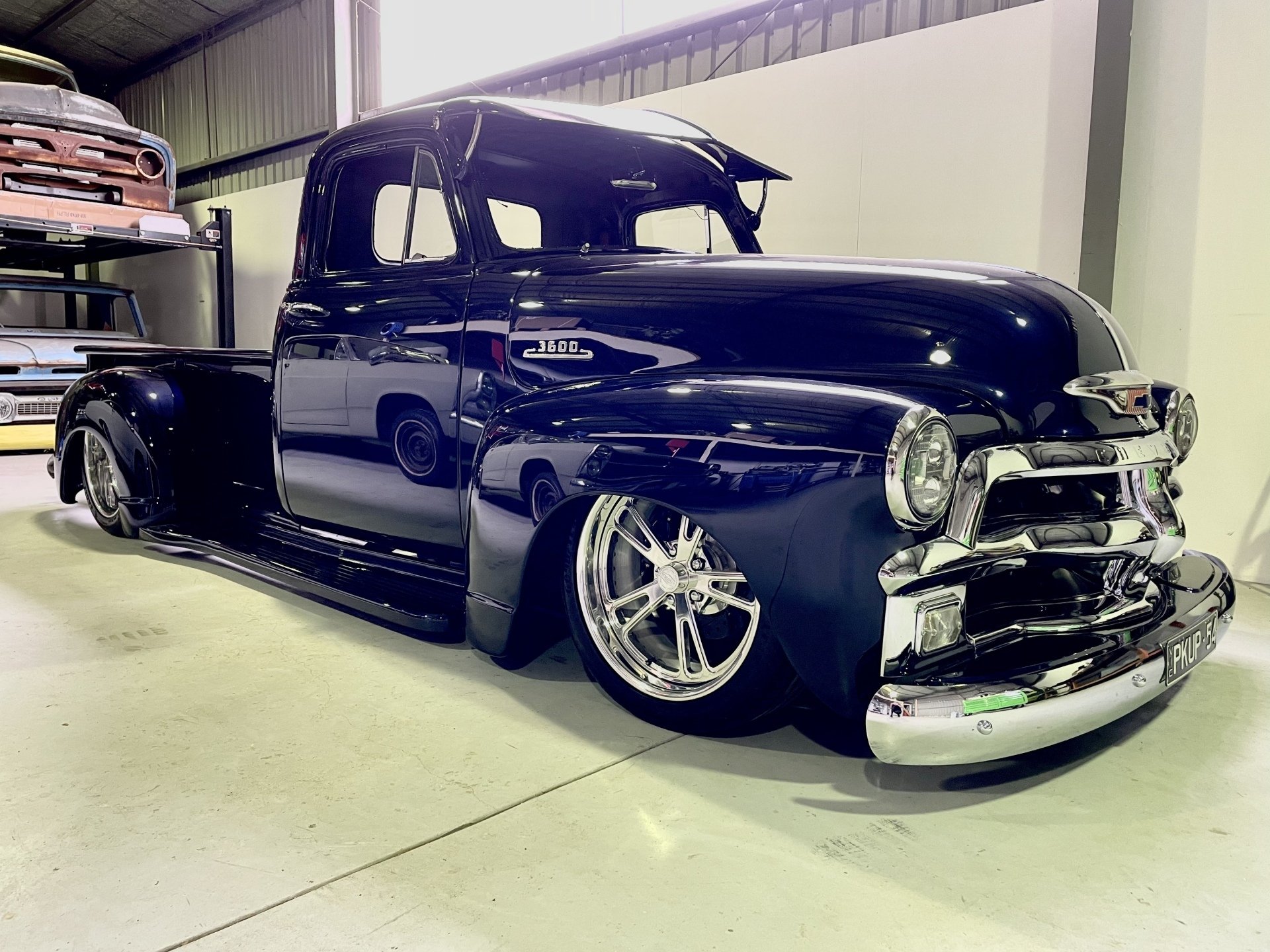 CLASSIC MAG WHEEL ACCESSORY RESTO KIT (SCREW IN CAP TALL - SHANK NUT)