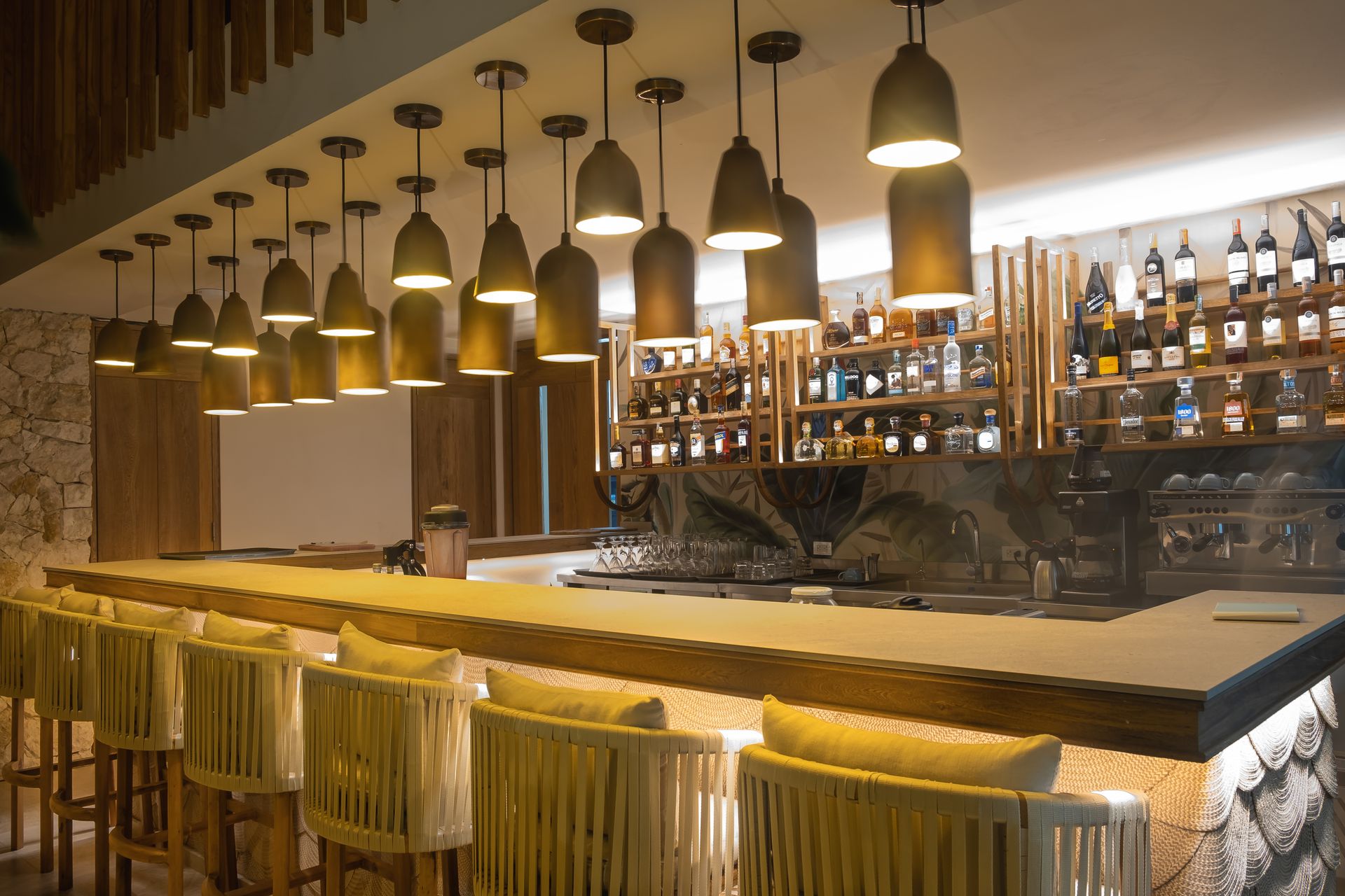 Disfruta de nuestro bar en la playa | Hotel Aimarawa
