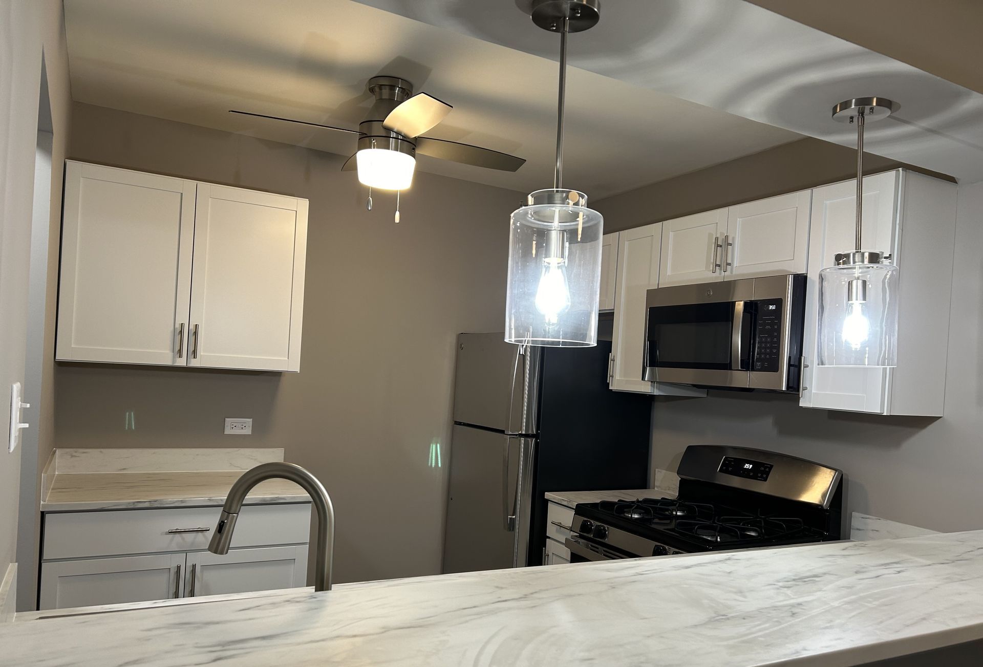 Home | Deep Lake Apartments | Lake Villa, IL