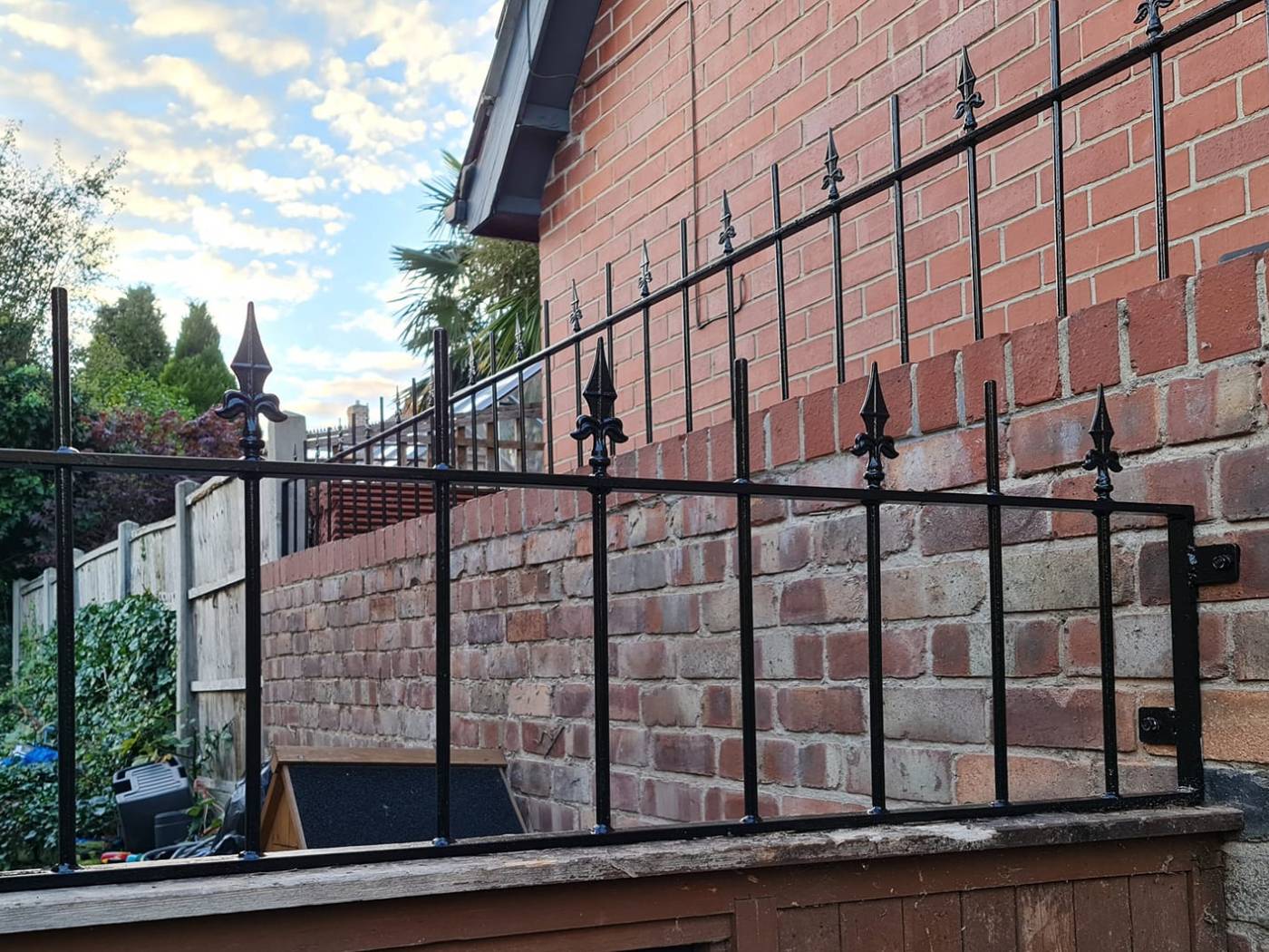 Metal Railings - Garden, Vertical Bar, Bow Top, Ball Top, Nottingham