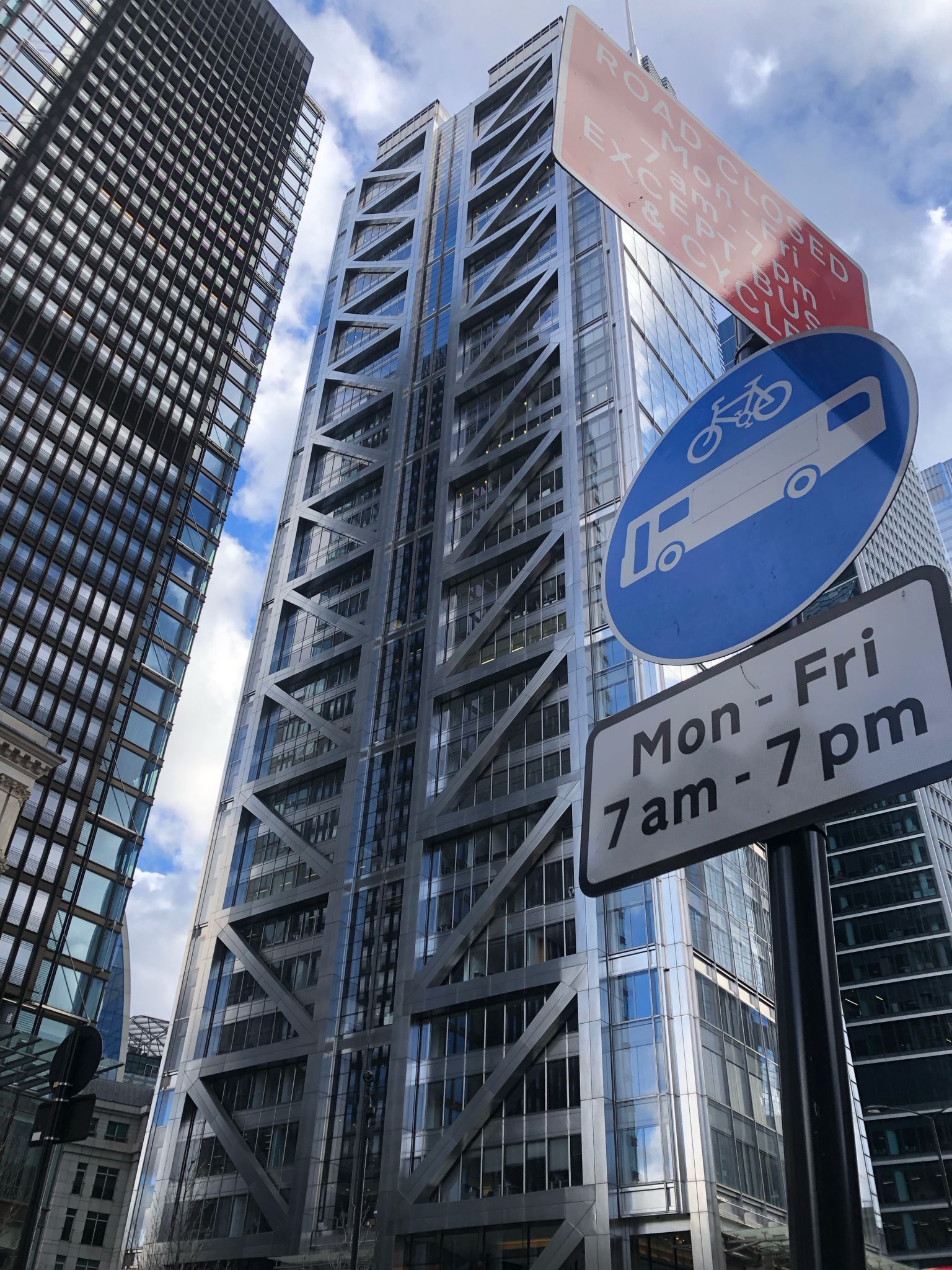 1st Caythorpe and 9th Grantham Scouts in London Monopoly Run