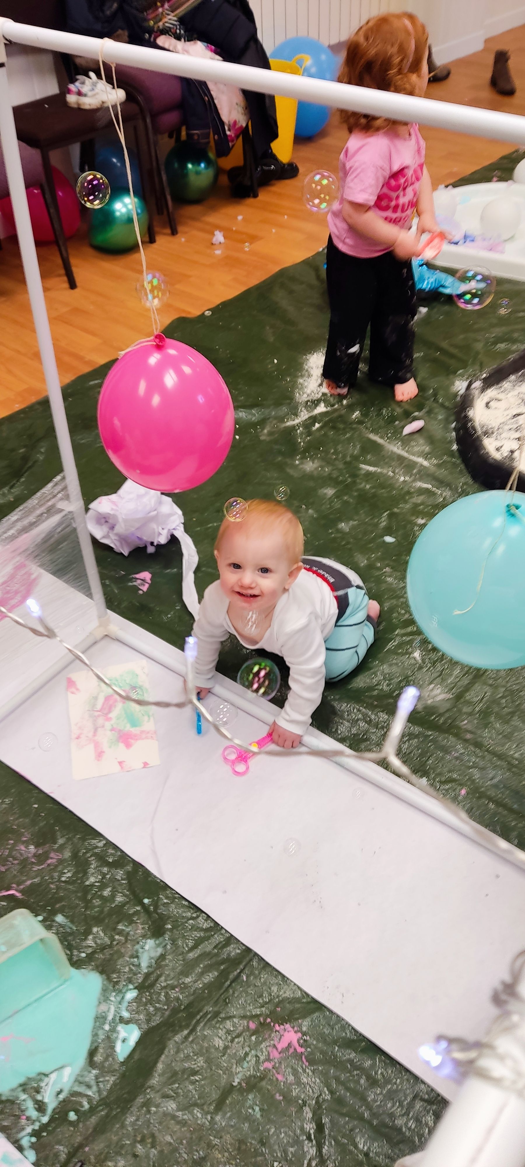 Buzz & Roar Mess Play Explore