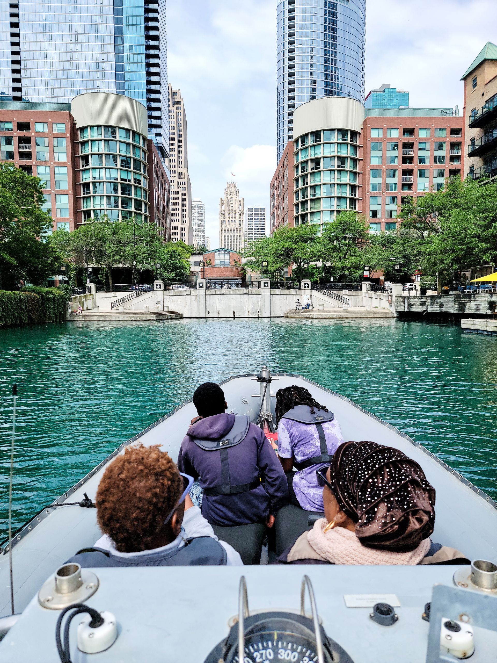 Chicago River Speedboat Tours - BlackHawk Boat Tours