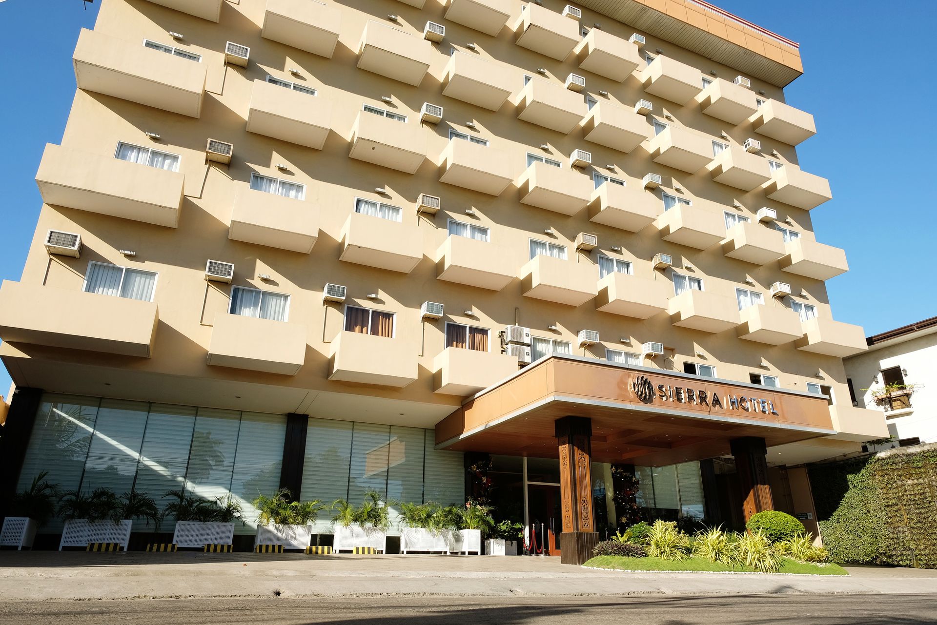 Your Dumaguete Retreat: Sierra Hotel - Near Escano Beach