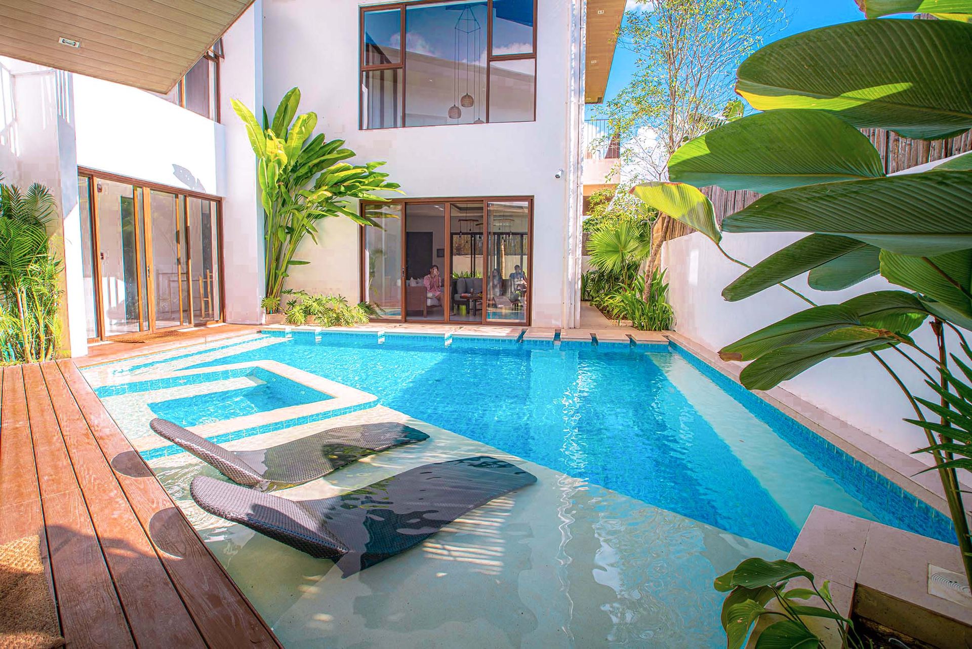 Luxury Rooms & Suites - Charlie's El Nido Resort