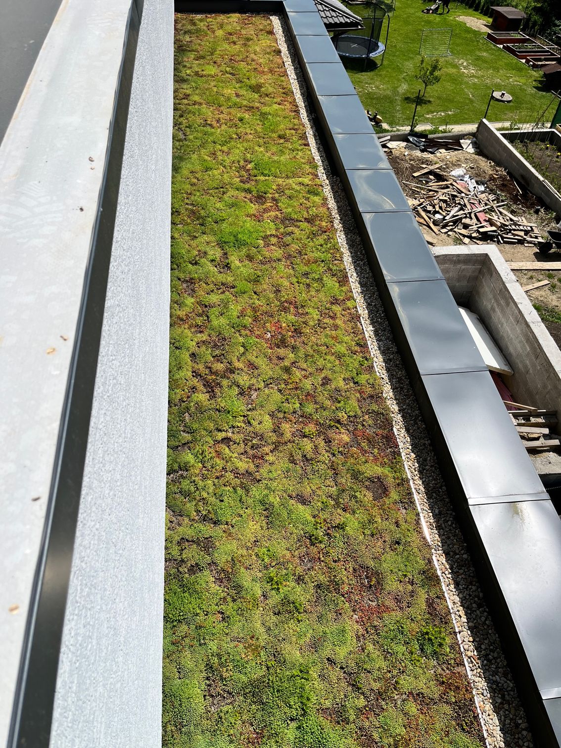 Extenzívna zelená strecha, Nováčany