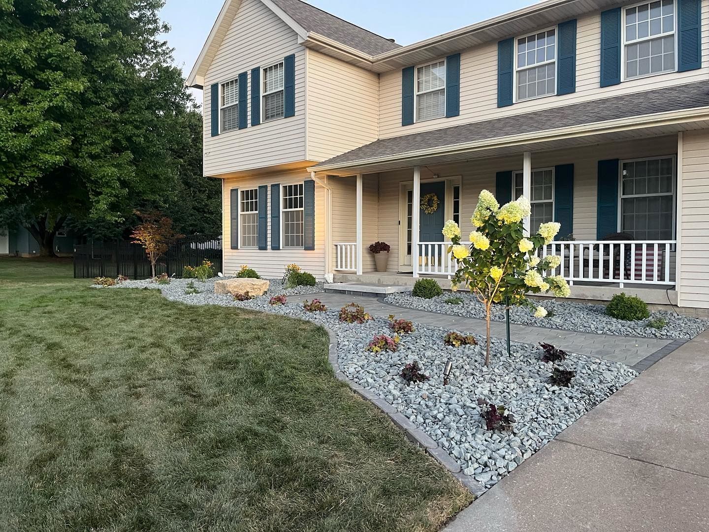 Custom Landscape Design | Lohman Earthworks | Carbon Cliff, East Moline ...