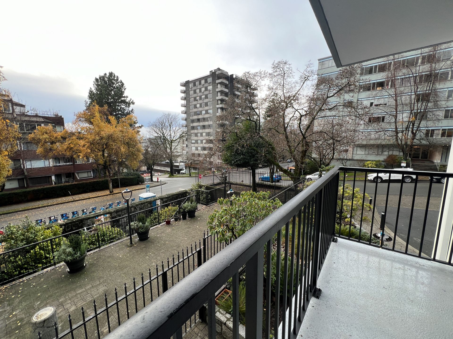 Suite and Building Pictures | Gallery - 1320 Bute Street