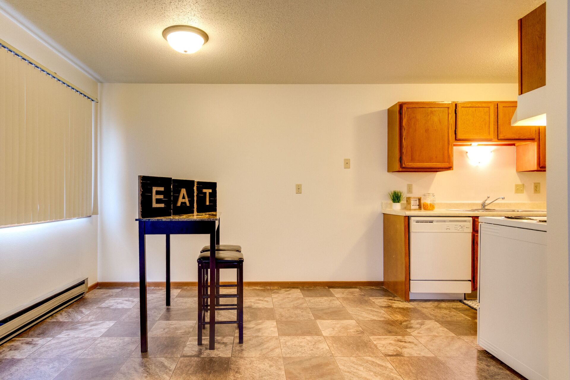 Property Details | Oakwood Apartments | Fargo, ND