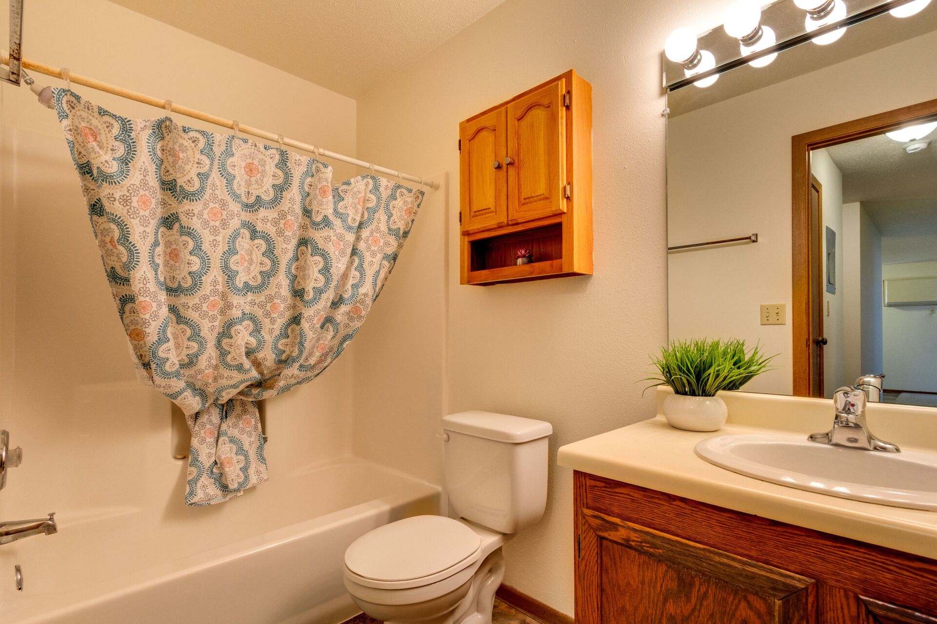 Property Details | Oakwood Apartments | Fargo, ND