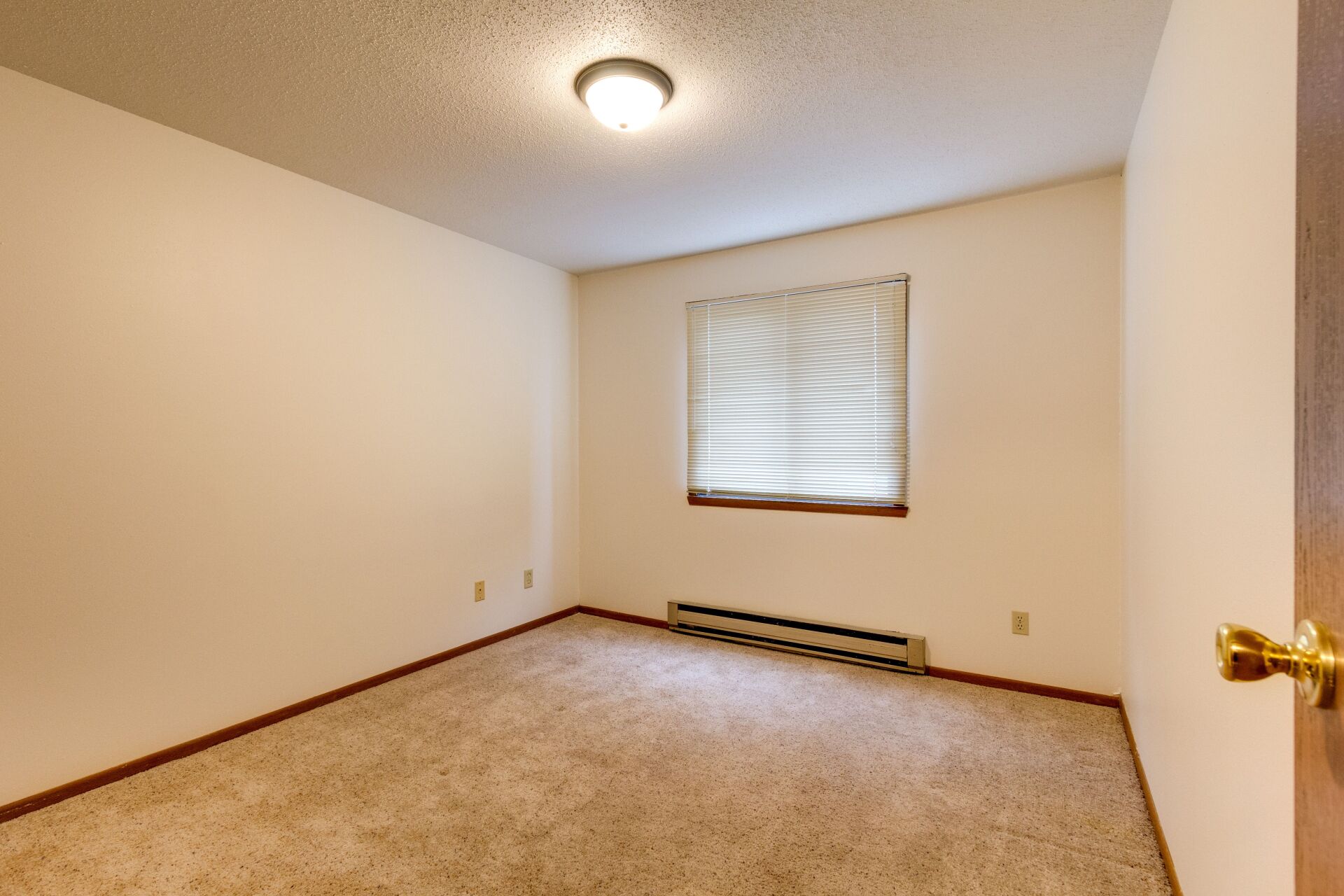 Property Details | Oakwood Apartments | Fargo, ND