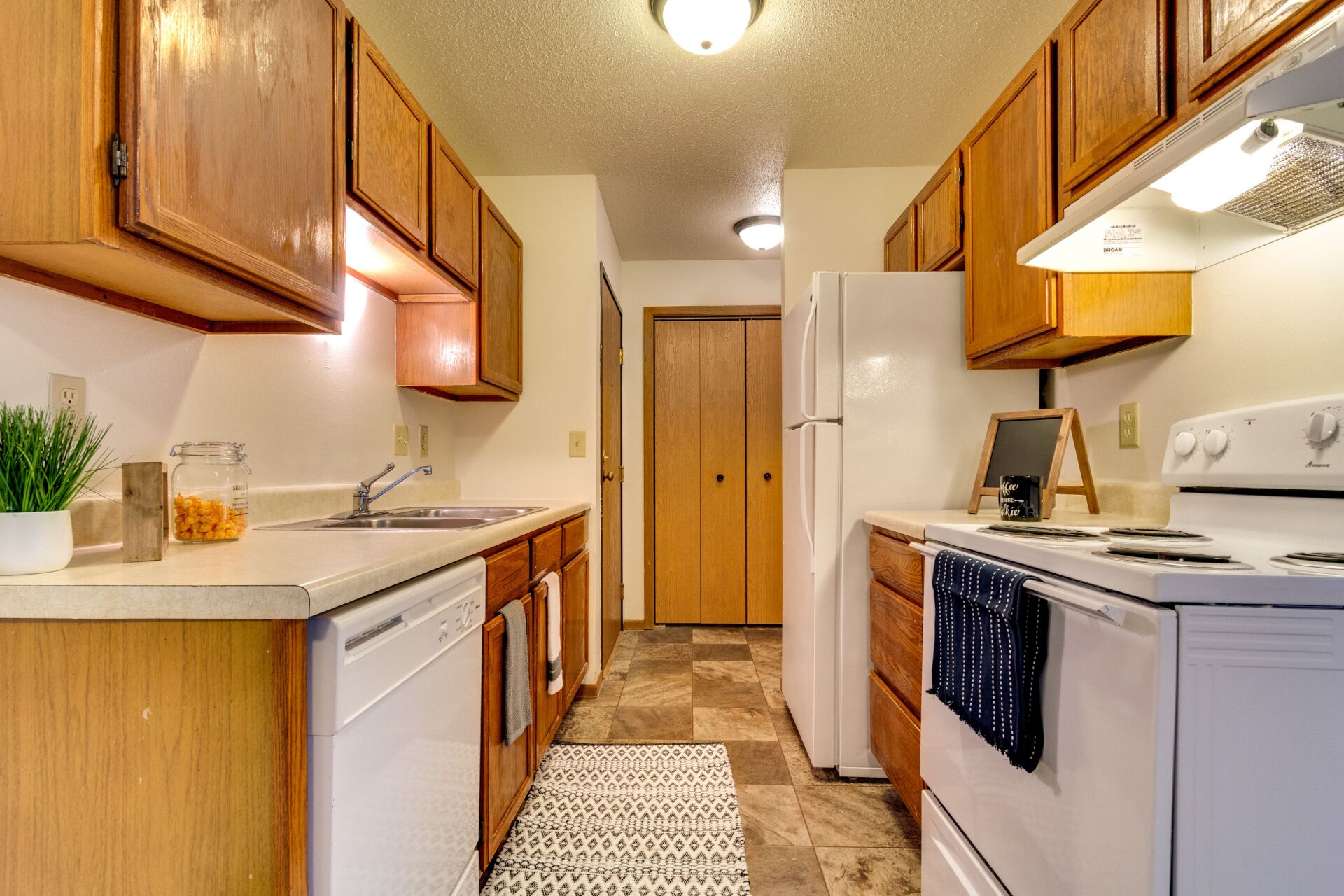 Property Details | Oakwood Apartments | Fargo, ND