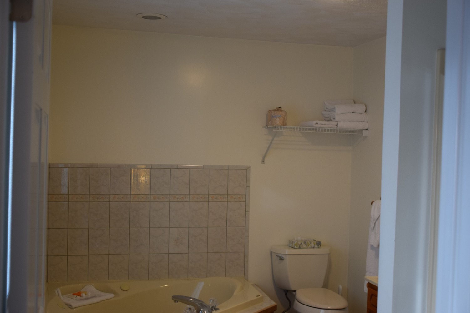 Rooms | Rhea's Inn by the Sea | Newport, RI