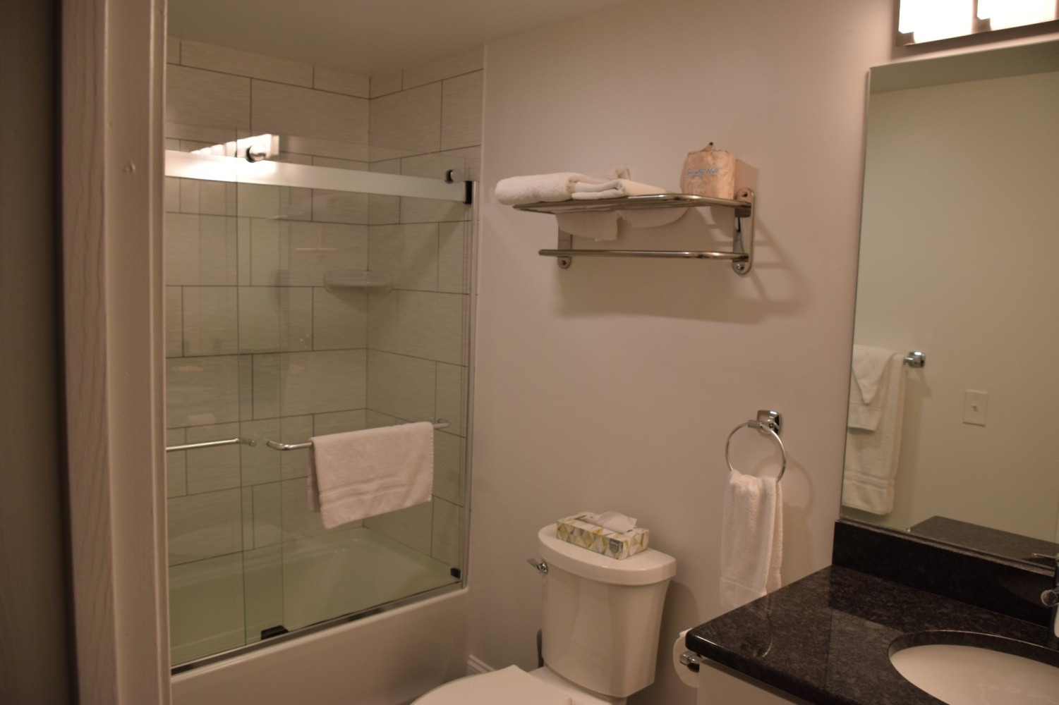 Rooms | Rhea's Inn by the Sea | Newport, RI