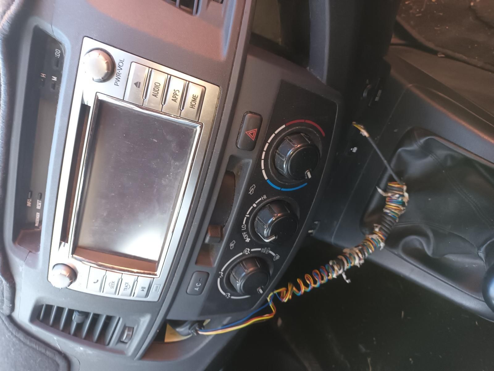 TOYOTA HILUX KUN26 2WD MANUAL 1KD 3.0L TURBO DIESEL DUAL CAB W-5217