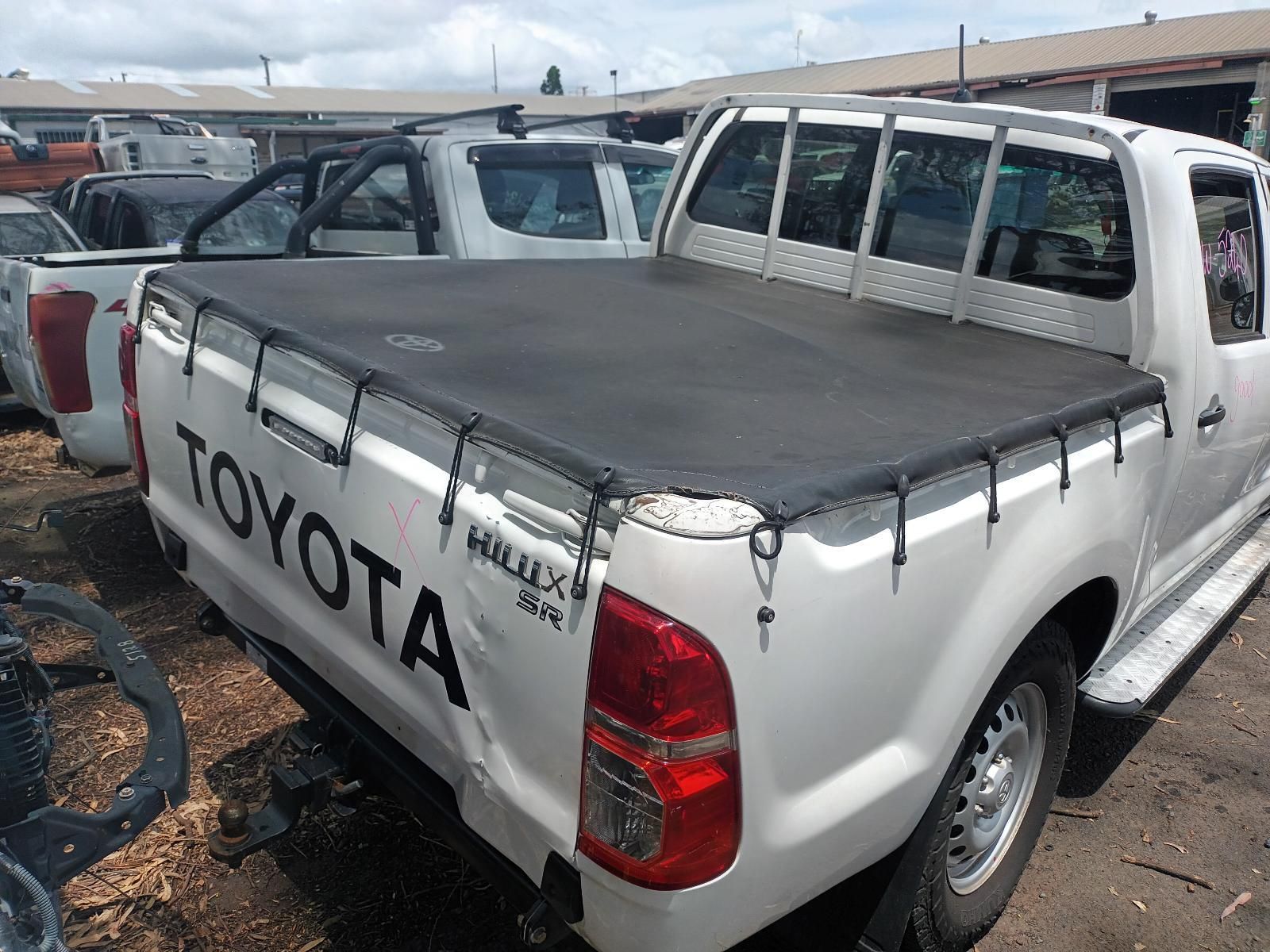 W-5240 TOYOTA HILUX KUN26 DUAL CAB 4WD MANUAL 3.0L DIESEL 2014