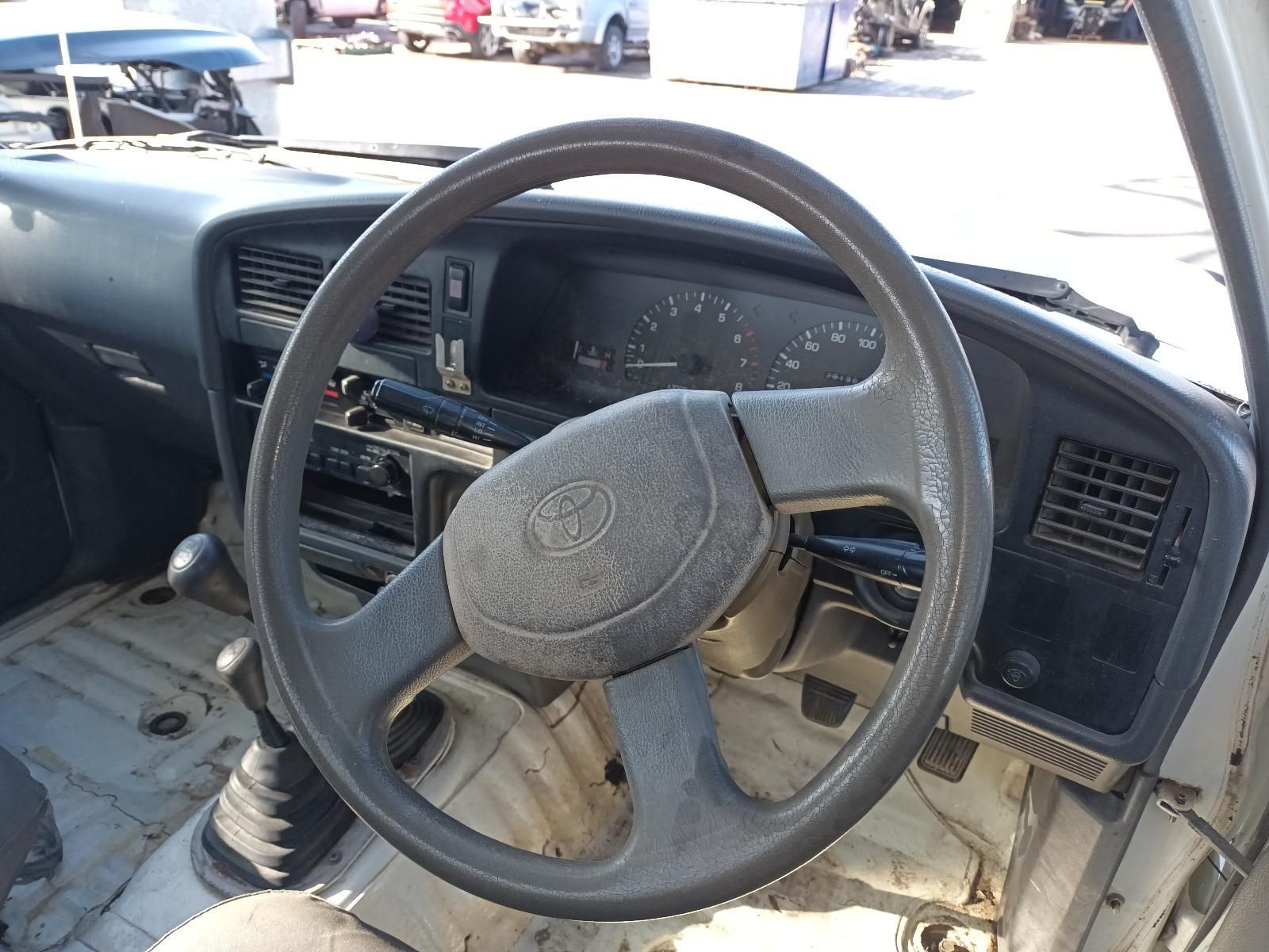TOYOTA HILUX RN105 SINGLE CAB 22R 2.4L PETROL MANUAL 1996 W-5218