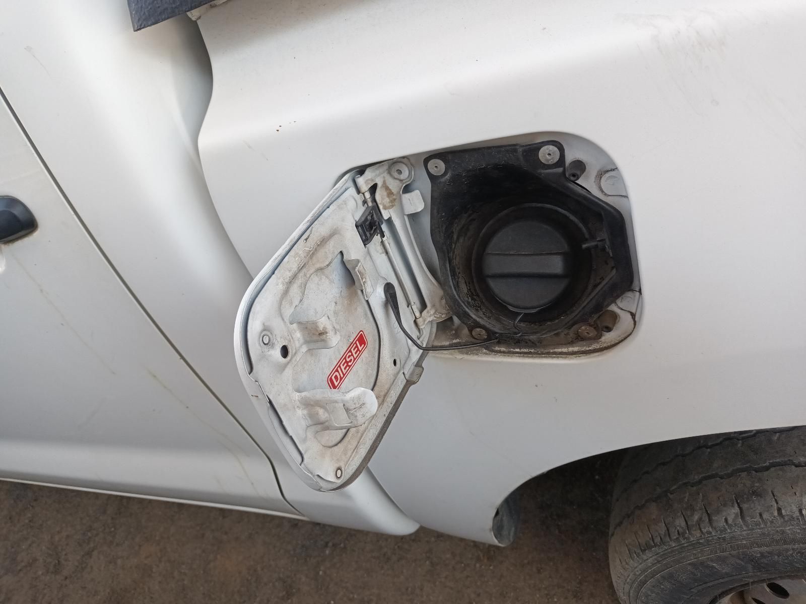 TOYOTA HILUX KUN26 2WD MANUAL 1KD 3.0L TURBO DIESEL DUAL CAB W-5217