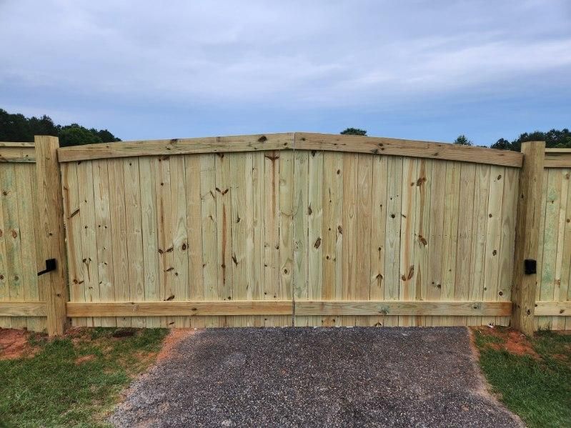 Residential Fencing in Warner Robins, GA | Lock Out Fence