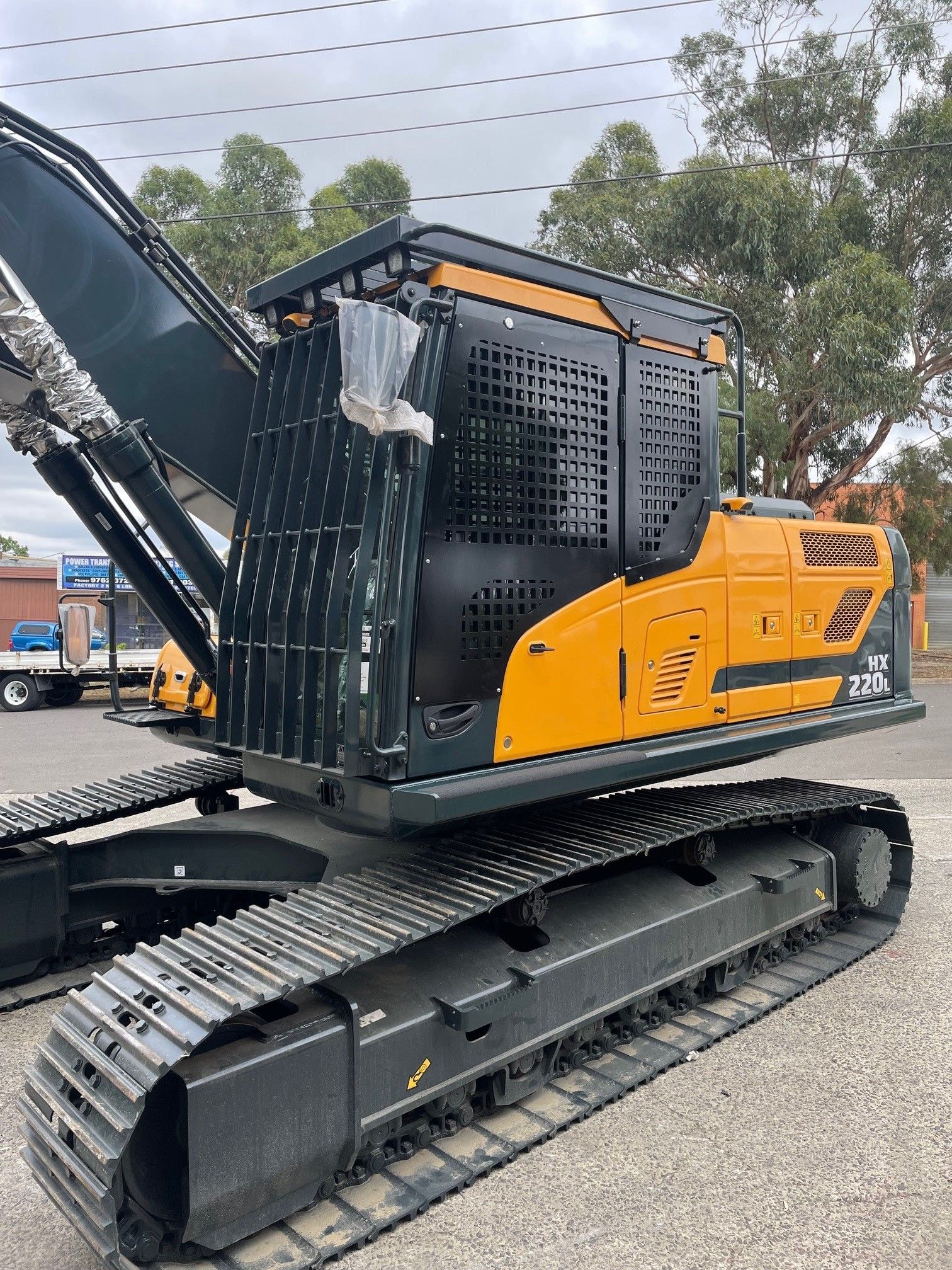 Earthmoving maintenance and plant engineering services