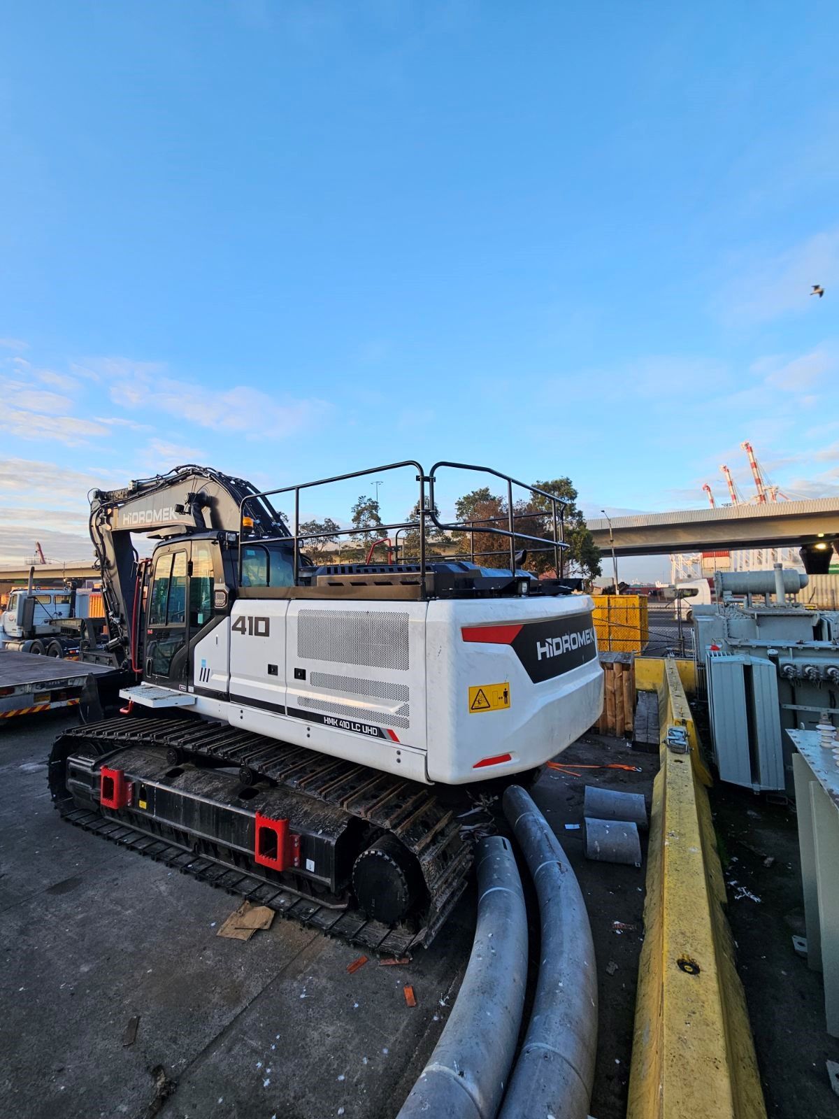 Earthmoving maintenance and plant engineering services