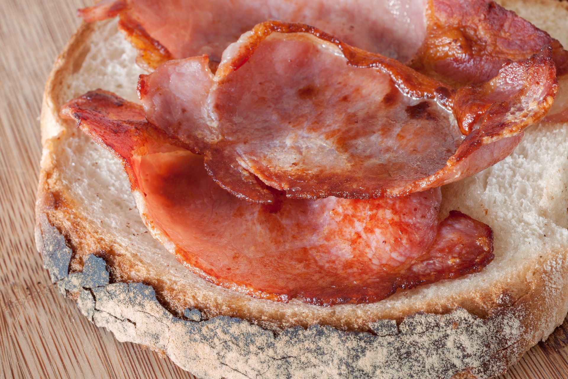 BEECHWOOD SMOKED COOKED STREAKY BACON