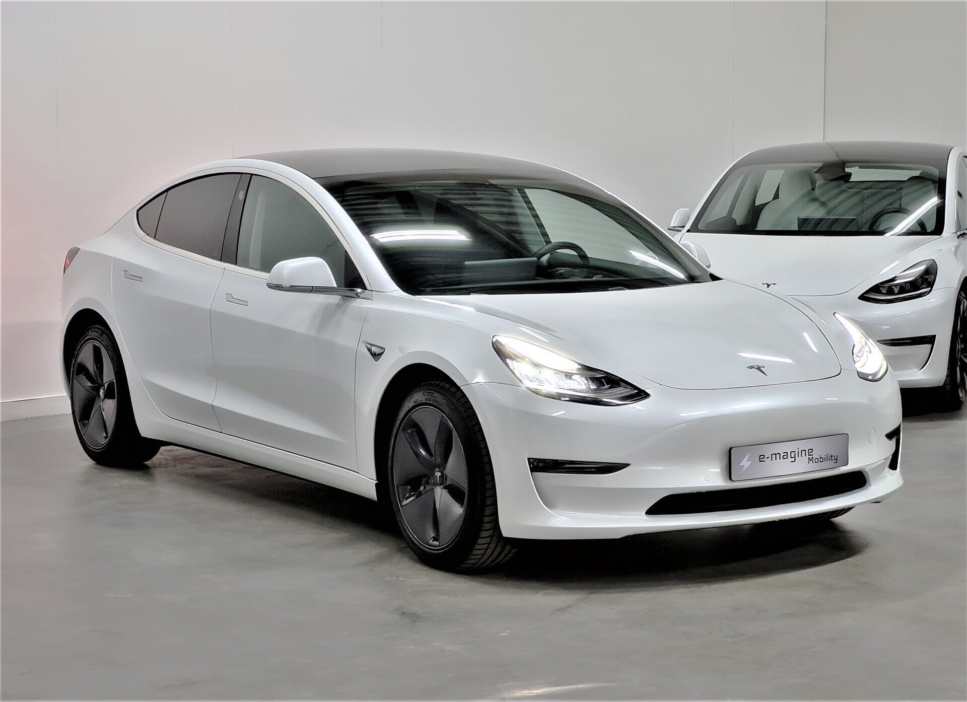 Tesla Model 3 Long Range Dual Motor AWD Pearl White Multi-Coat