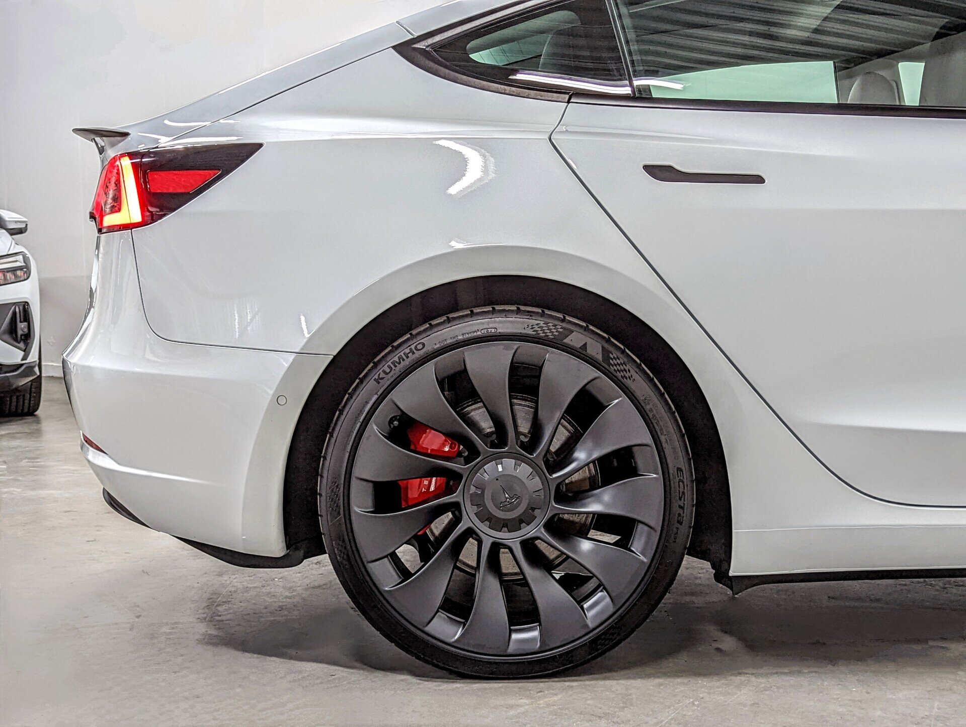 Tesla Model 3 Performance